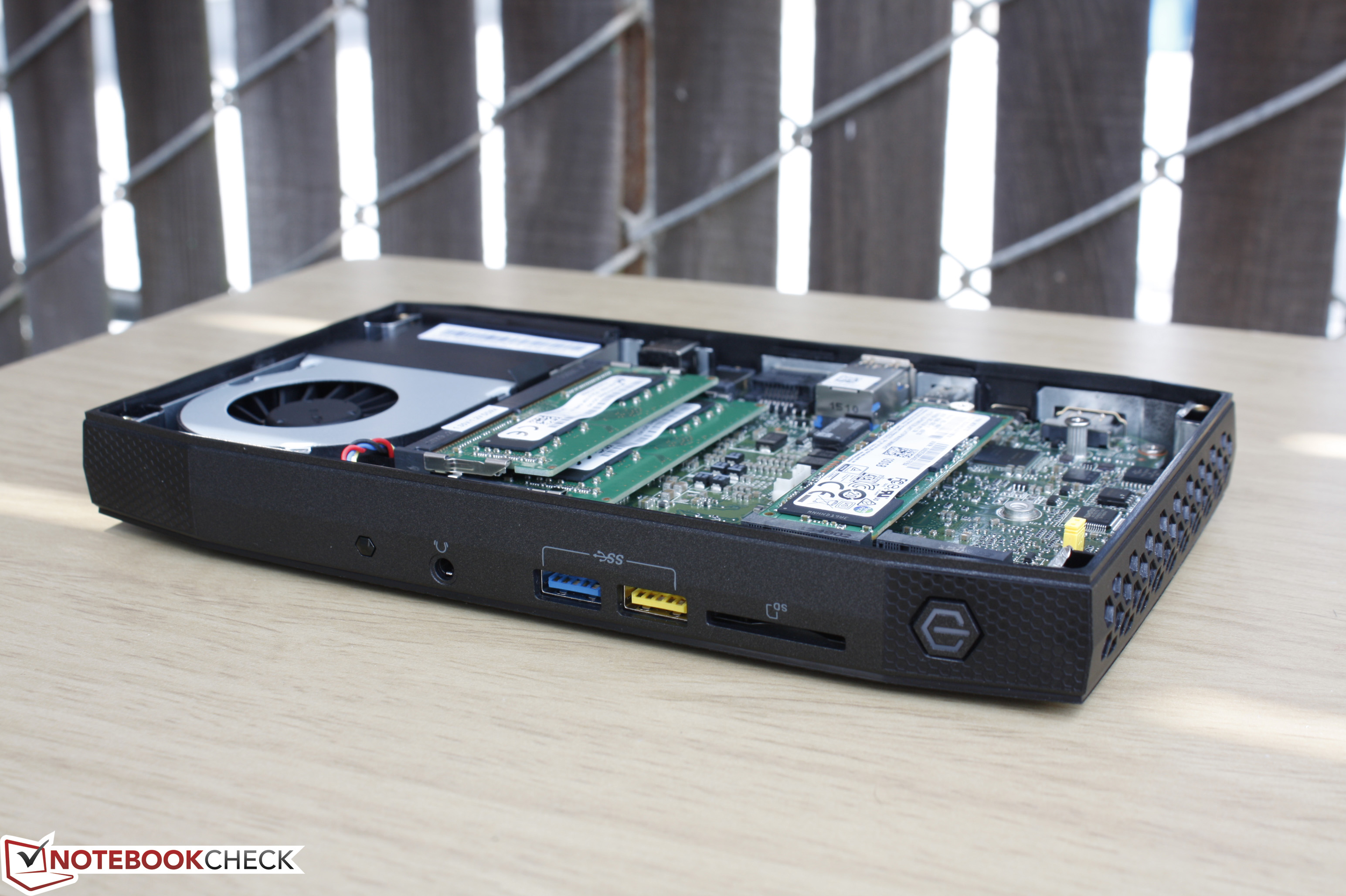 Intel Skull Canyon NUC6i7KYK Review - NotebookCheck.net Reviews