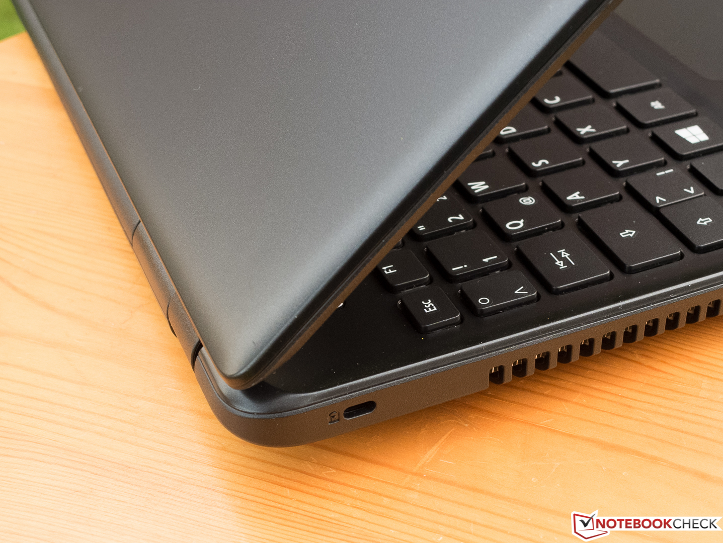 Acer TravelMate P256-M-39NG Notebook Review - NotebookCheck.net Reviews