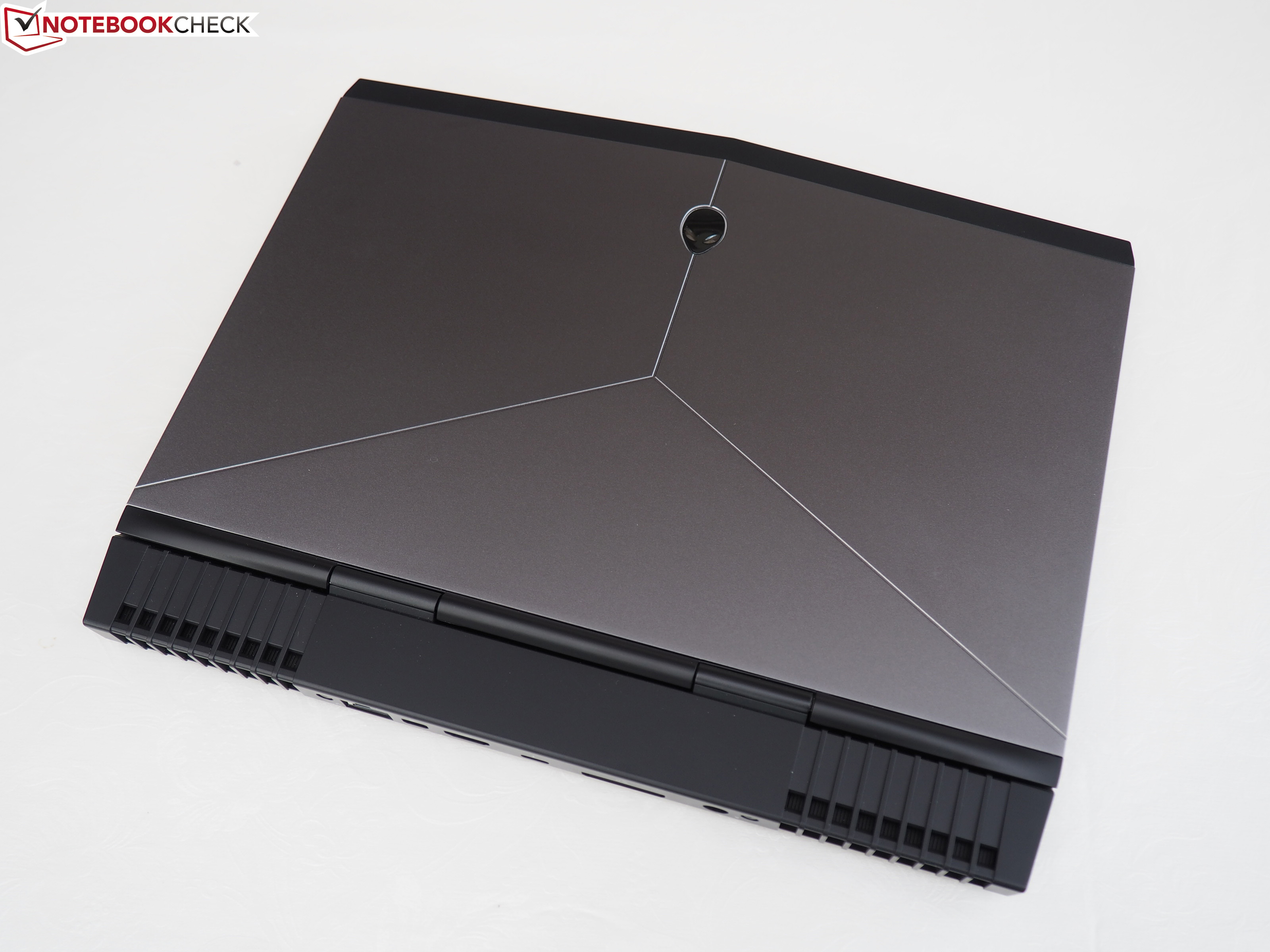 Alienware 13 R3 (FHD, i5, GTX 1050 Ti) Laptop Review - NotebookCheck ...