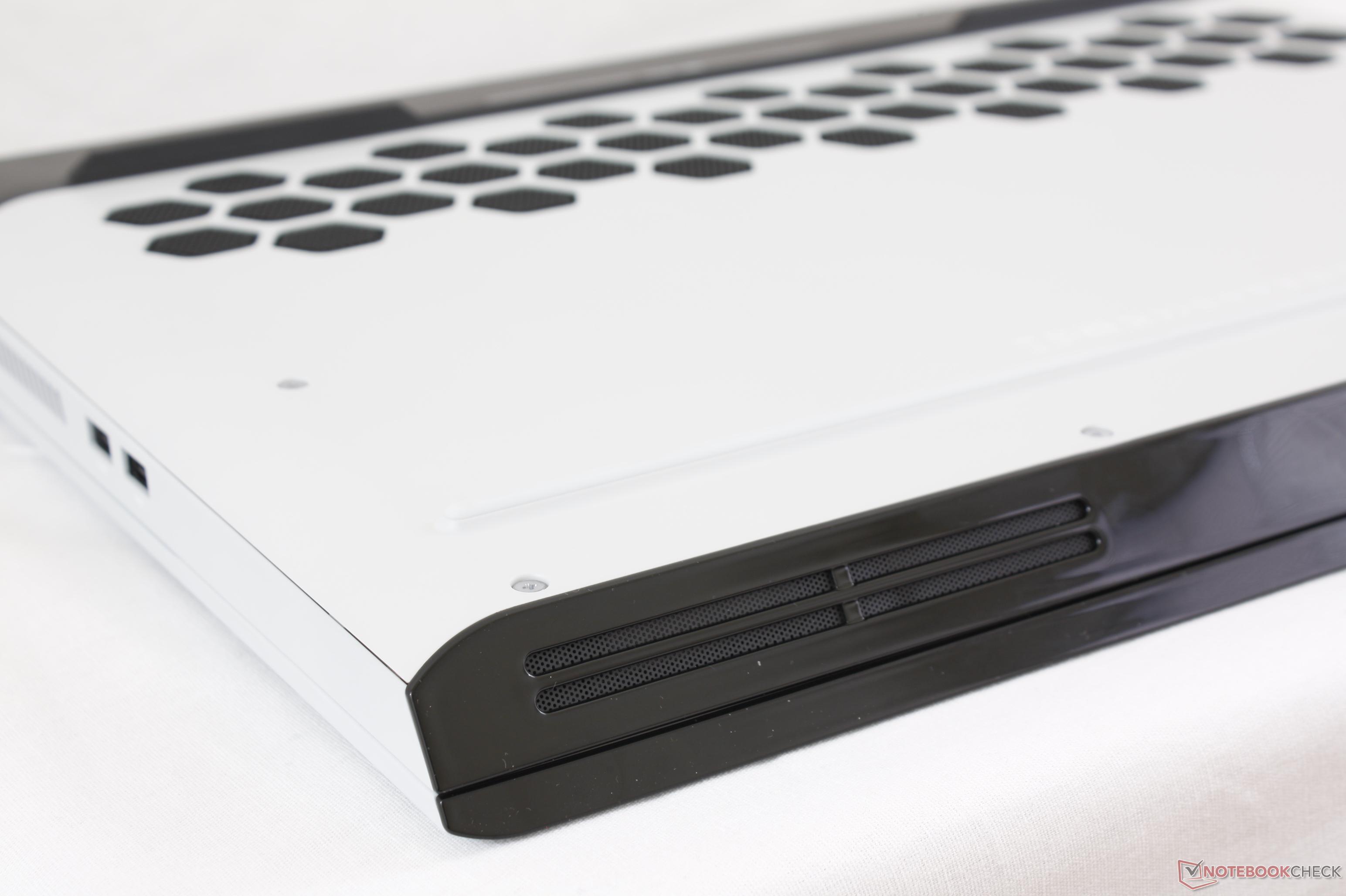 Alienware Area-51m (i9-9900K, RTX 2080) Laptop Review - NotebookCheck ...