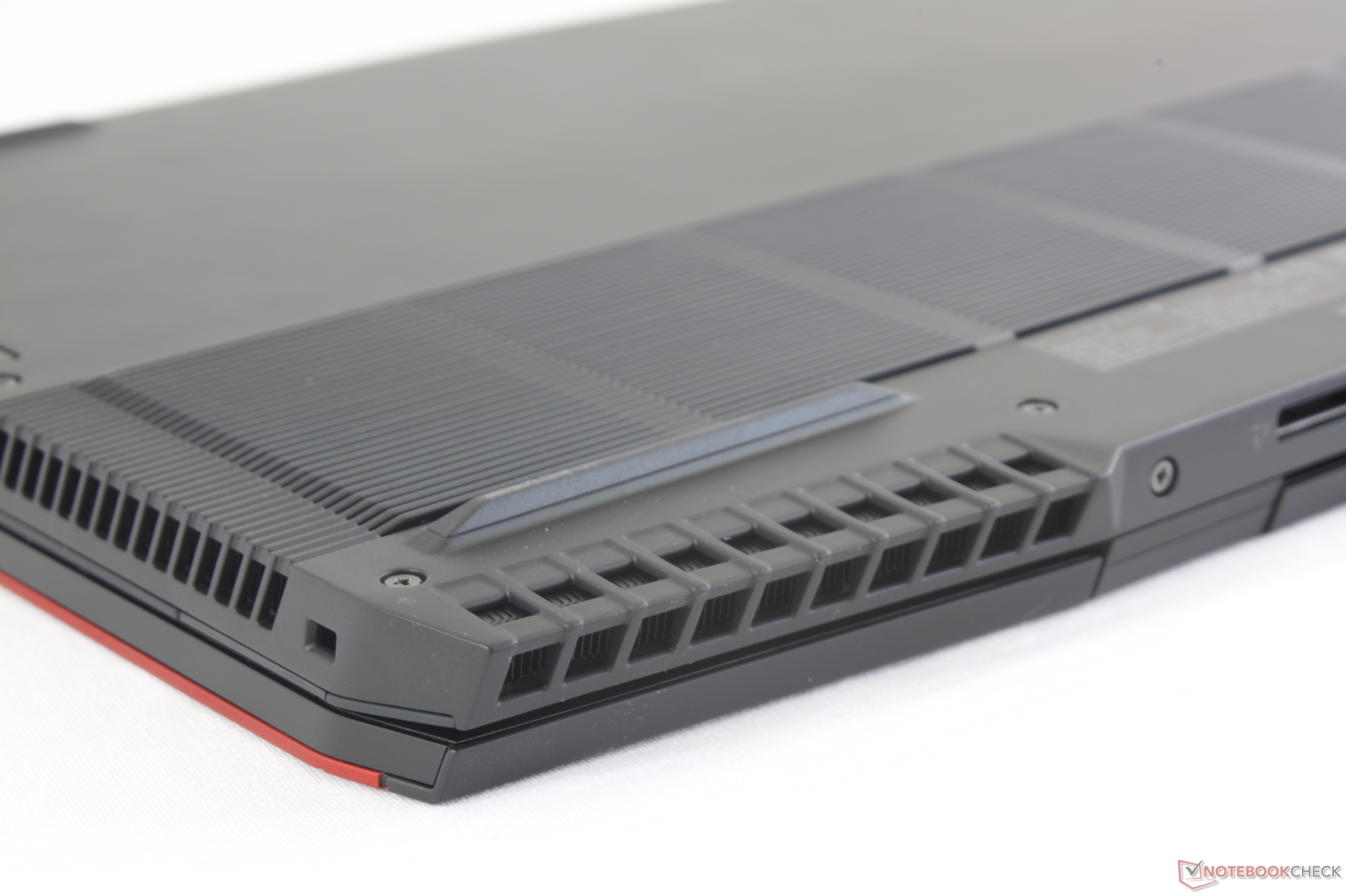 Alienware m17 (i9-8950HK, RTX 2080 Max-Q, 4K UHD) Laptop Review ...