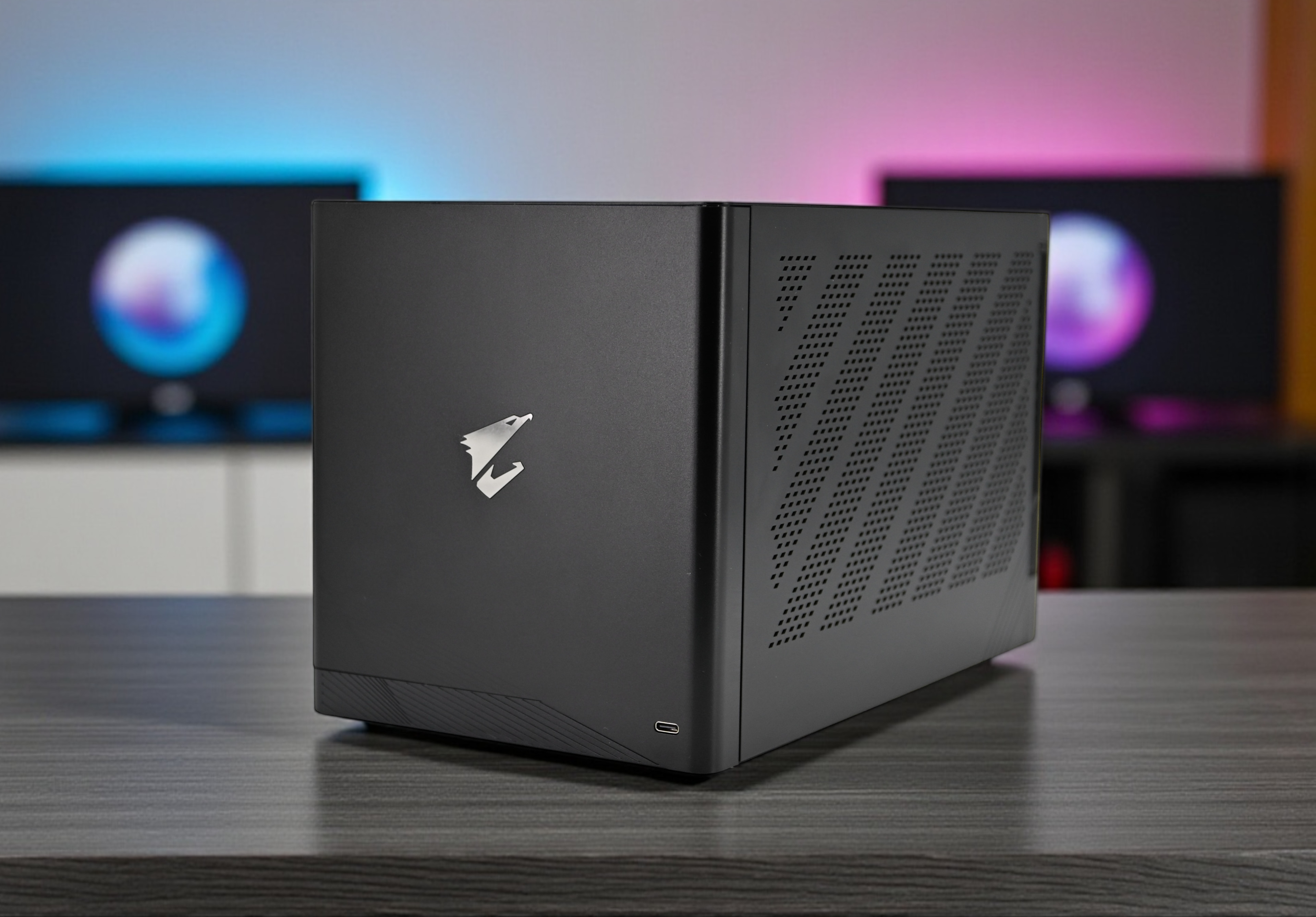 Laptop power boost: Gigabyte Aorus RTX 5090 AI Box - External Nvidia ...