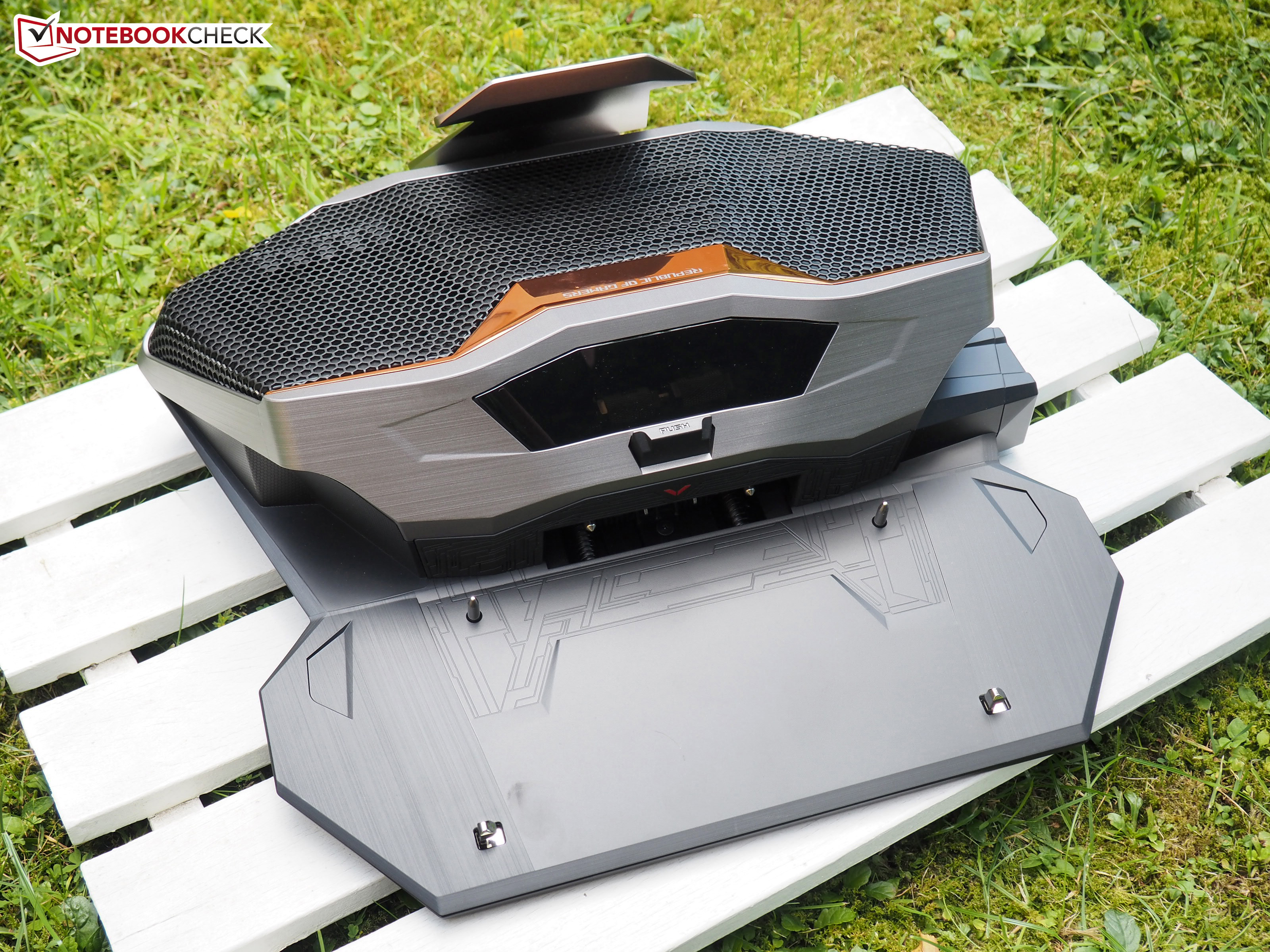 Asus ROG GX800 Notebook Preview - NotebookCheck.net Reviews