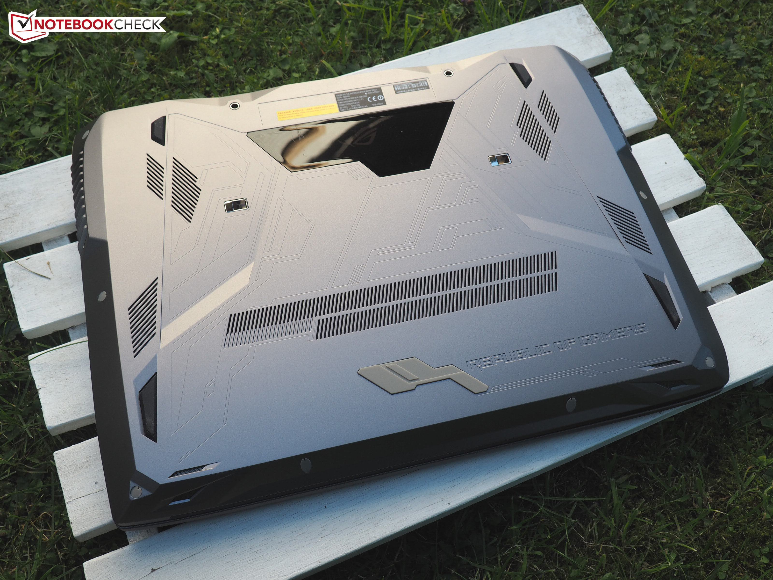 Asus ROG GX800VH Notebook Preview - NotebookCheck.net Reviews