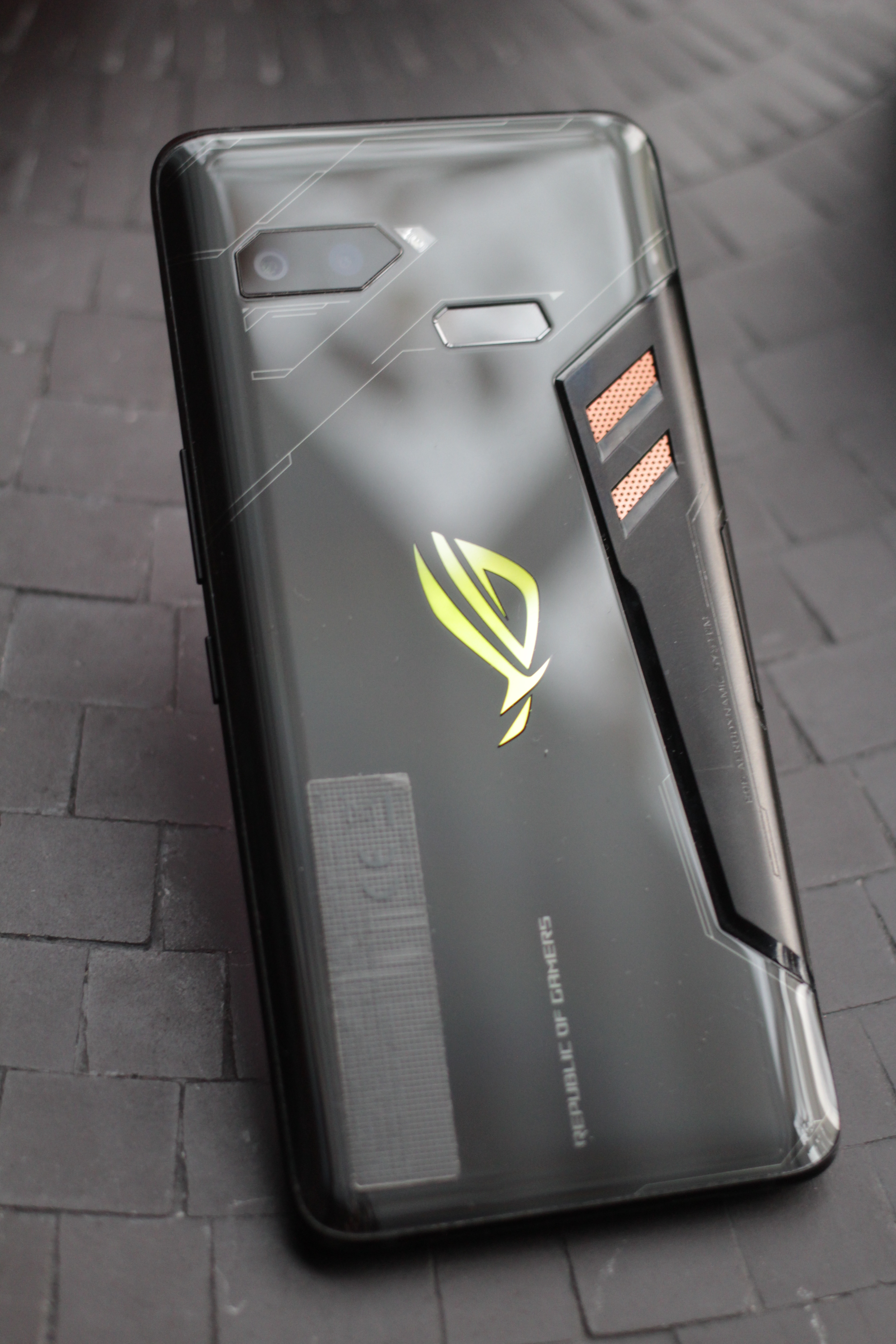 ASUS ROG Phone Smartphone Review - NotebookCheck.net Reviews