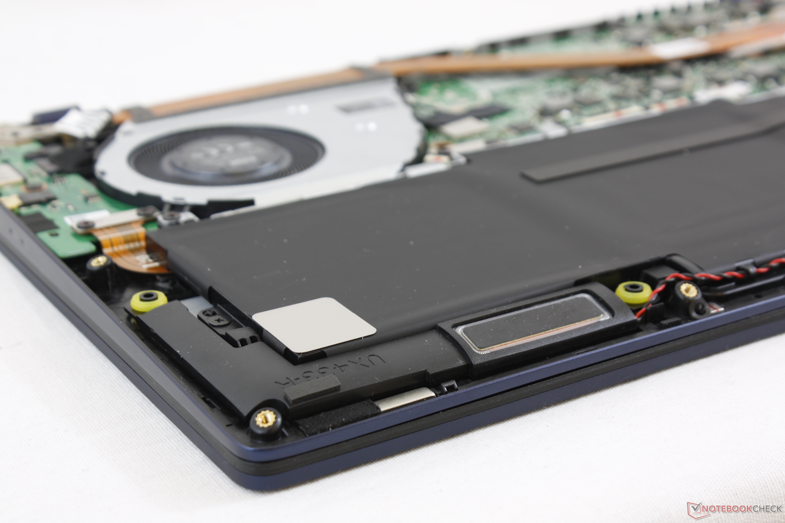 Asus ZenBook 14 UX433F (i7-8565U) Laptop Review - NotebookCheck.net Reviews