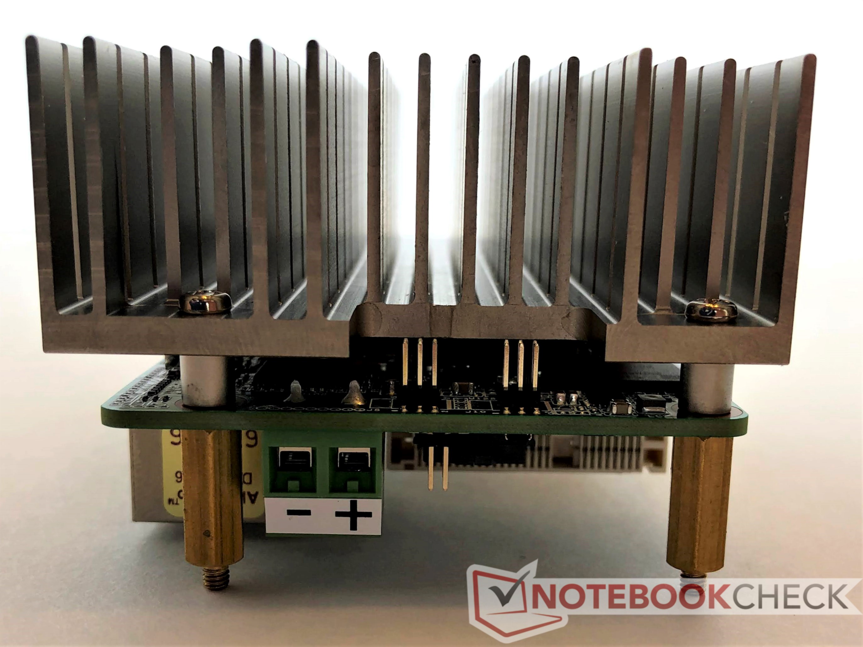 DFI GHF51 Single-Board Computer Hands-On - NotebookCheck.net Reviews