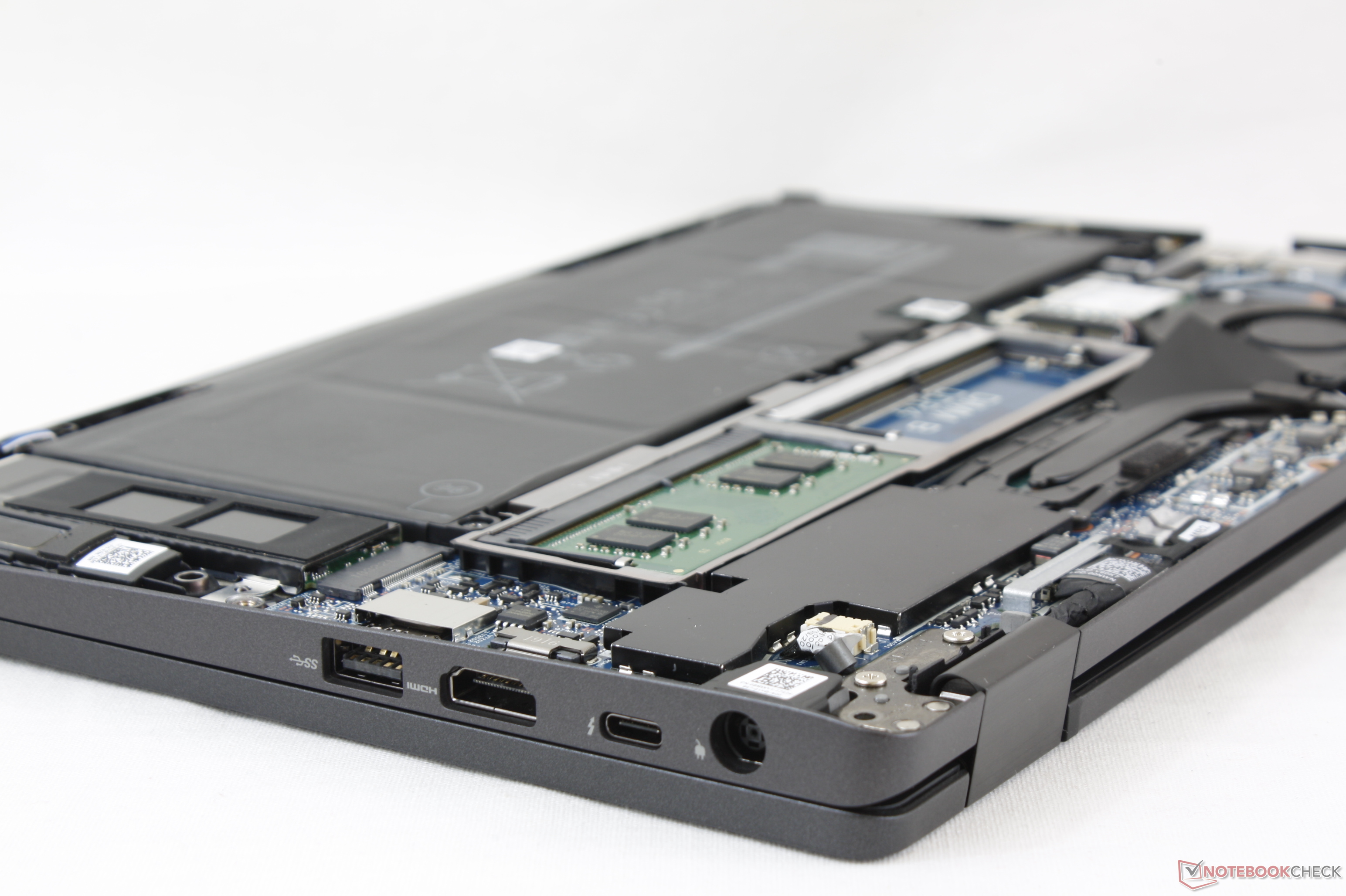 Dell Latitude 13 5300 2-in-1 Convertible Review: A ThinkPad X390 Yoga ...