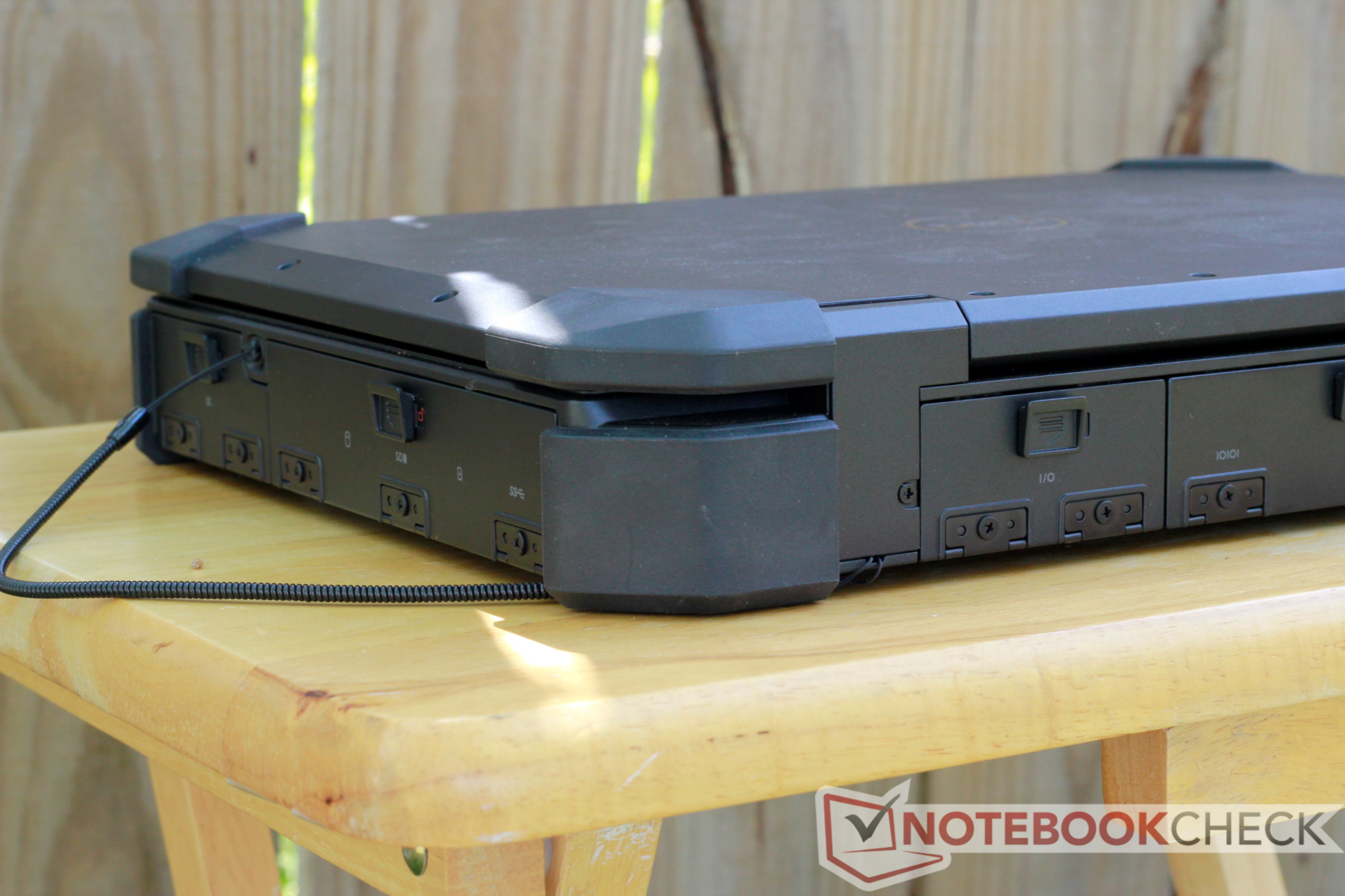 Dell Latitude 7424 Rugged Extreme (i7-8650U, RX540) Laptop Review ...