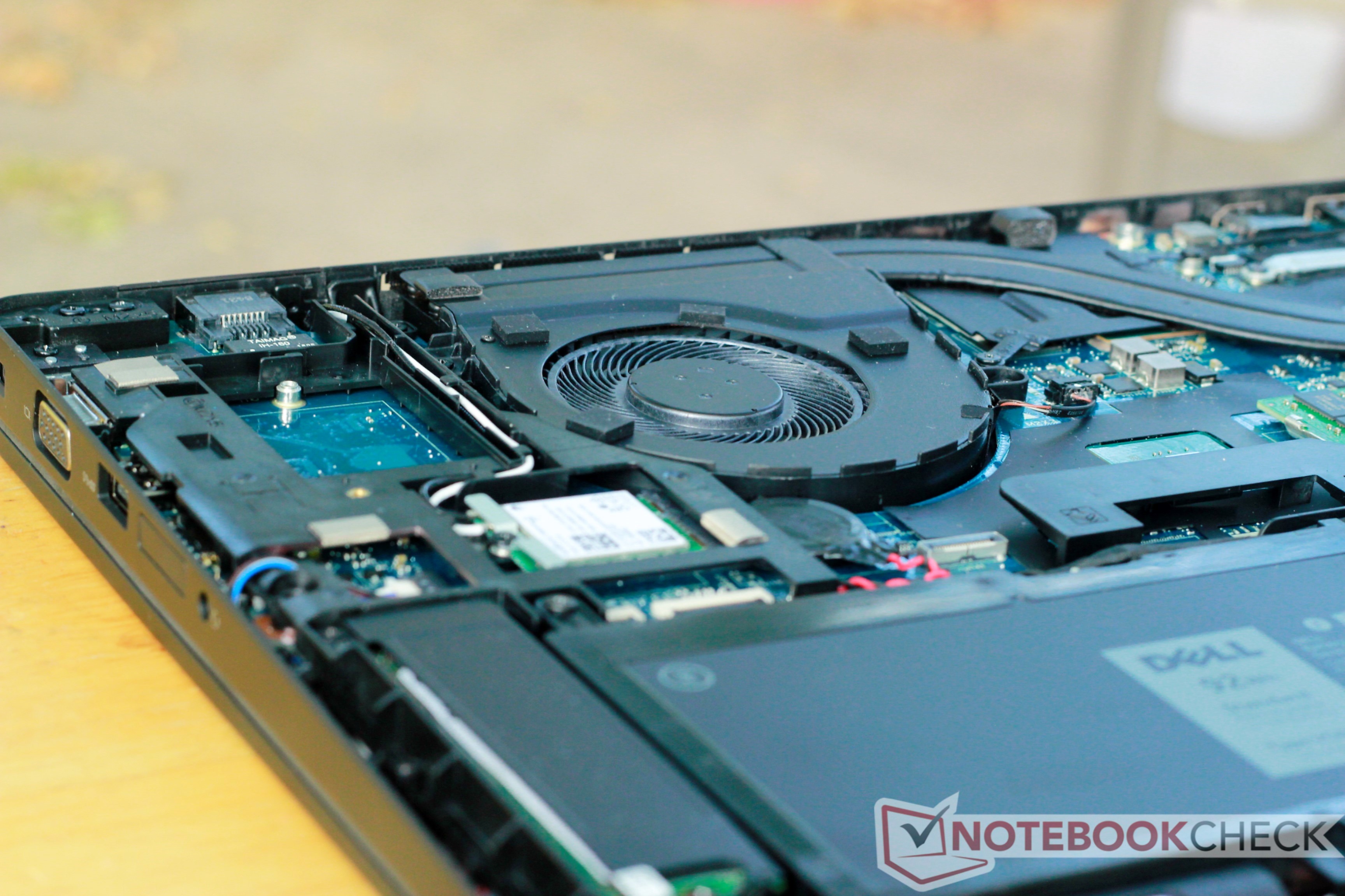 Dell Precision 3530 (Xeon E-2176M, Quadro P600) Workstation Review ...