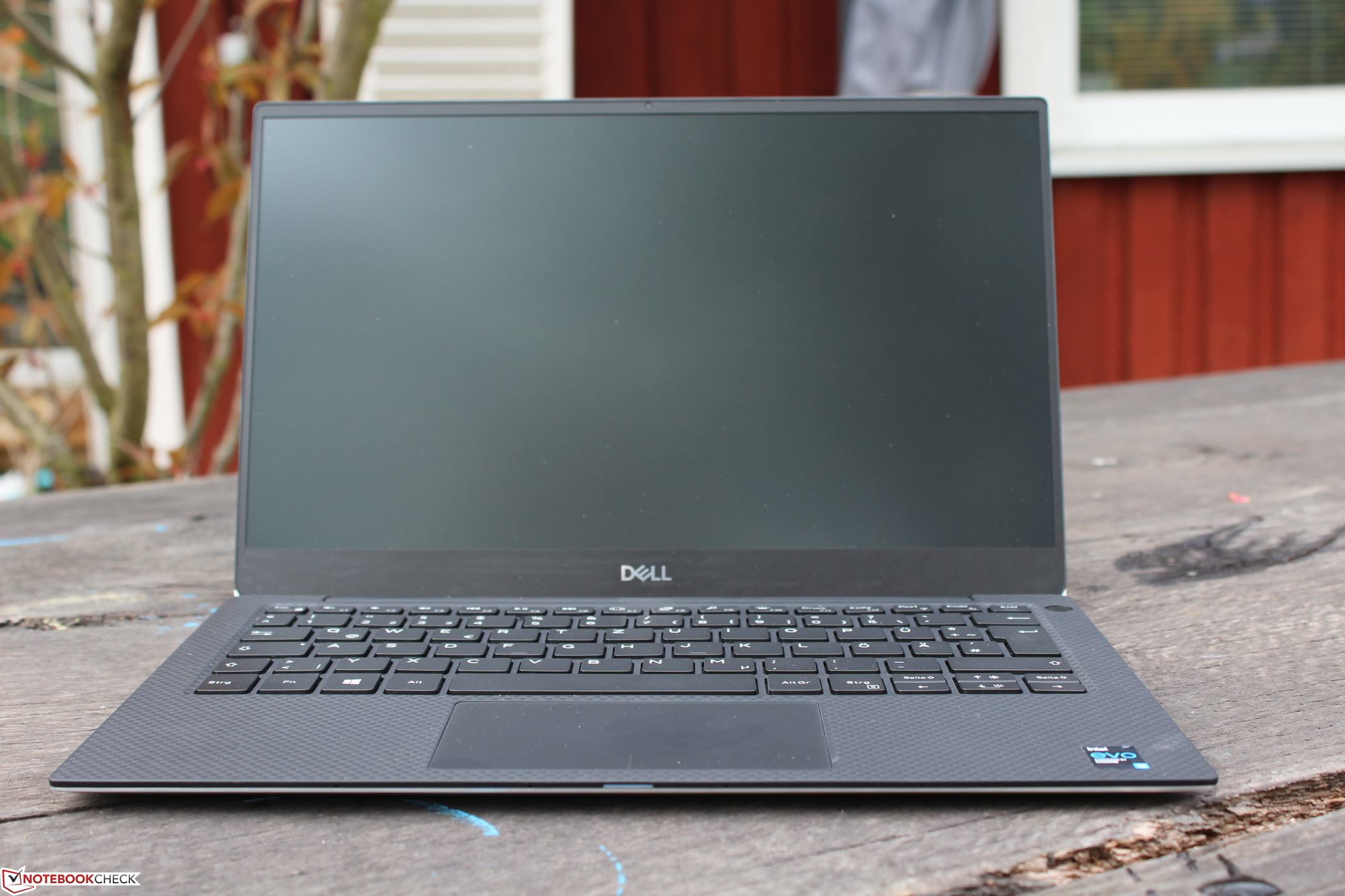 Dell XPS 13 9305 Core i5 Full HD laptop in review: Less display, better ...