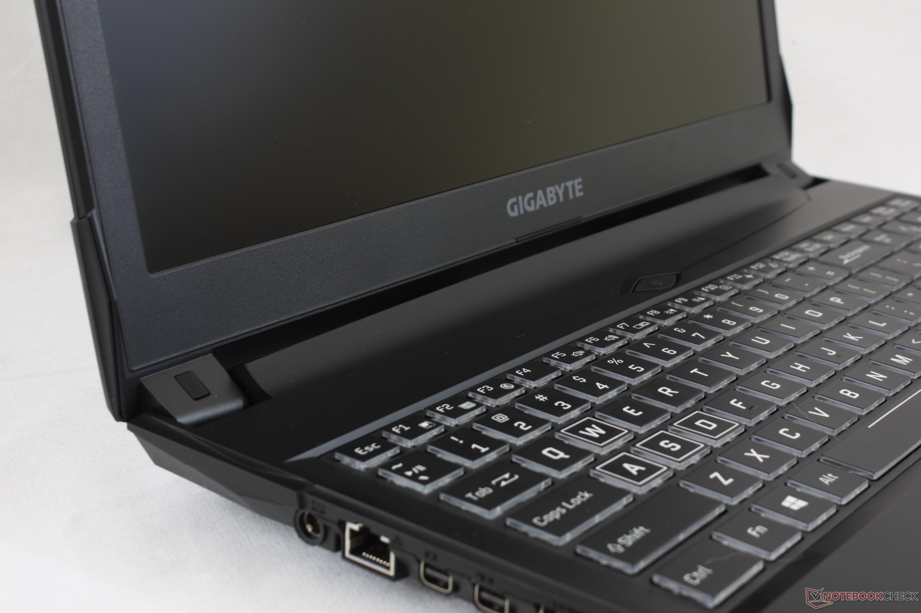 Gigabyte Sabre 15 (i7-7700HQ, GTX 1050) Laptop Review - NotebookCheck ...