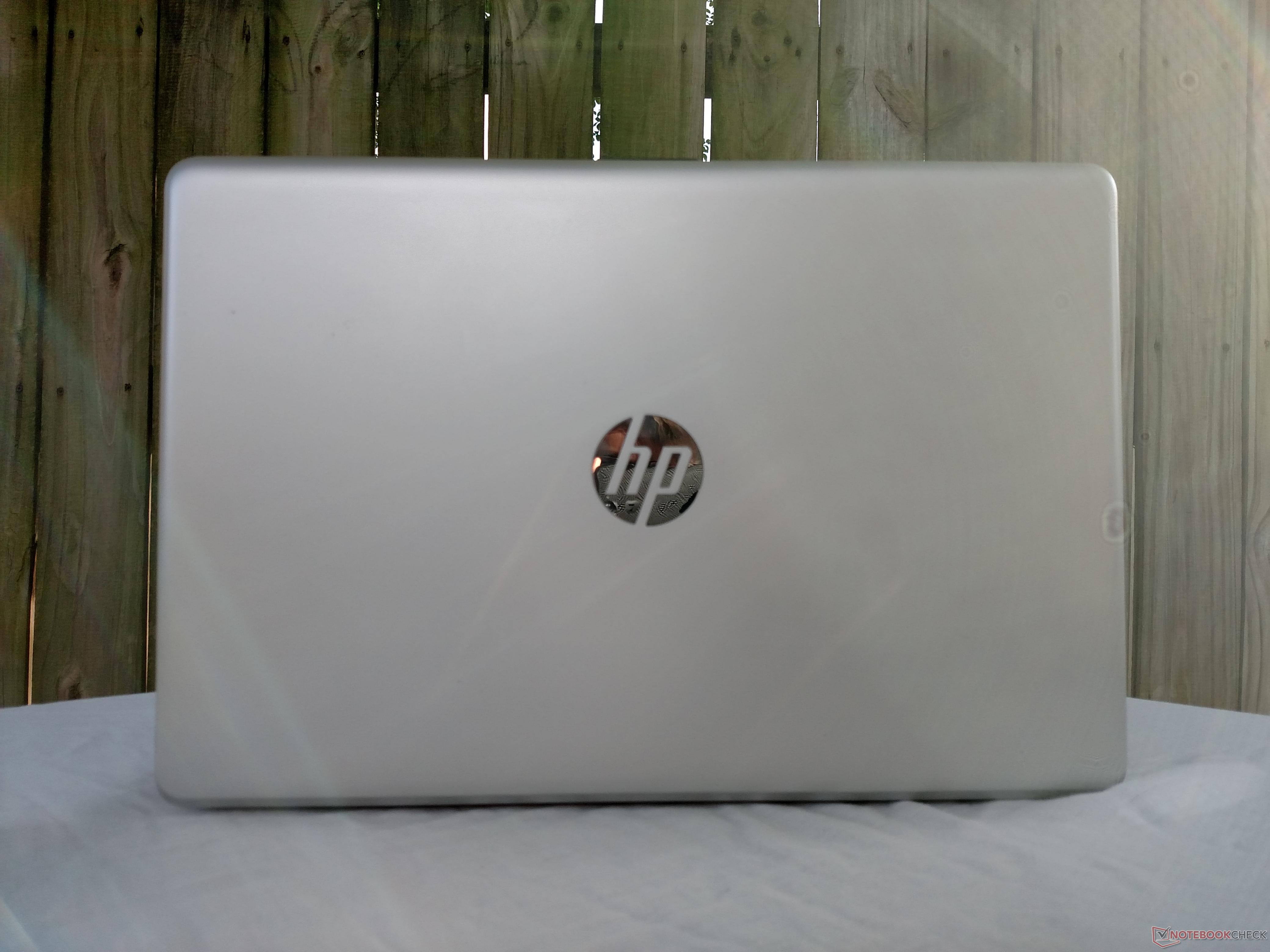 HP 15-BW077AX (A9-9420, Radeon R5) Notebook Review - NotebookCheck.net ...