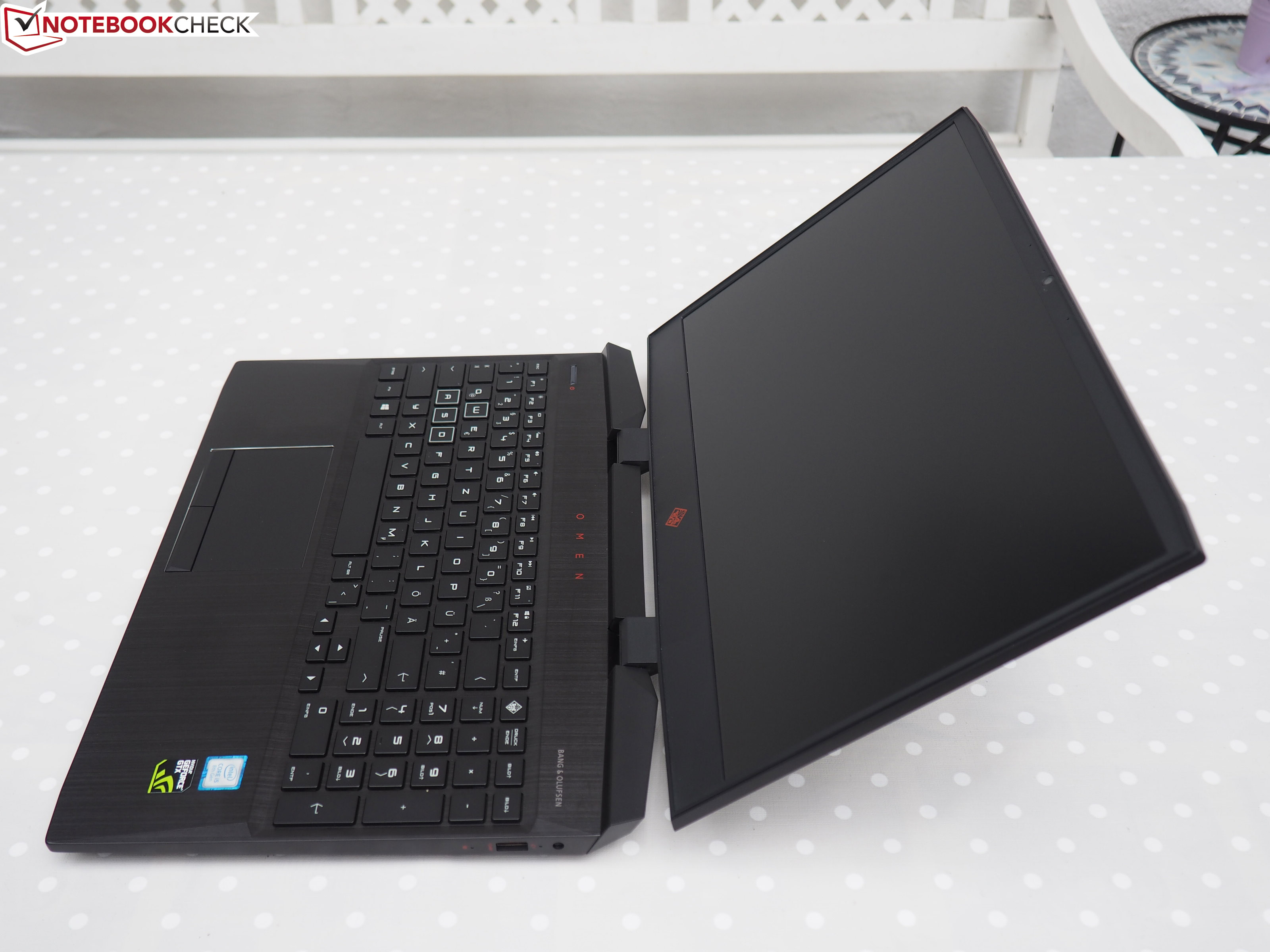 HP Omen 15 (i7-8750H, GTX 1070 Max-Q, SSD, FHD) Laptop Review ...