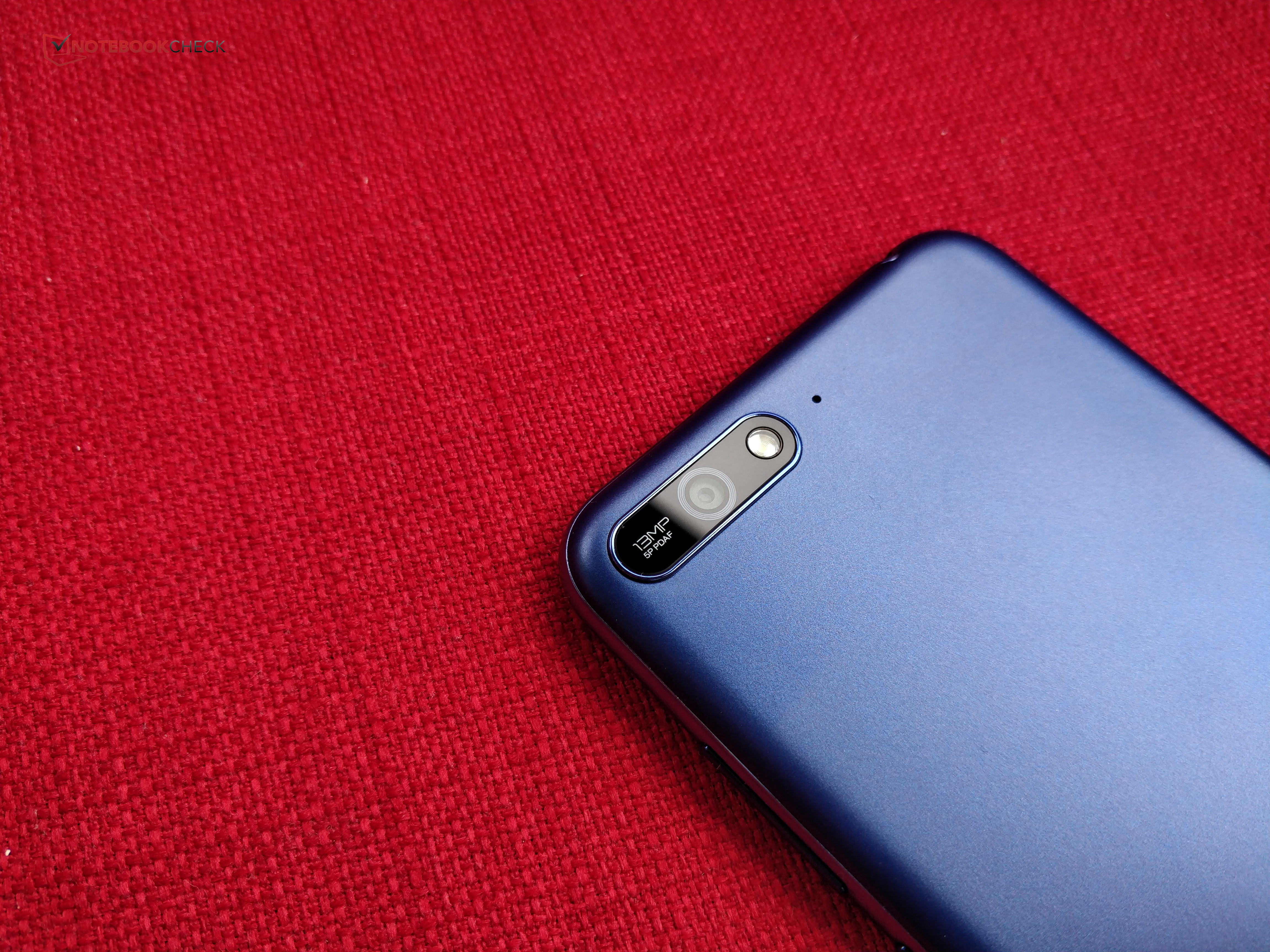 Huawei Y6 2018 Smartphone Review - NotebookCheck.net Reviews