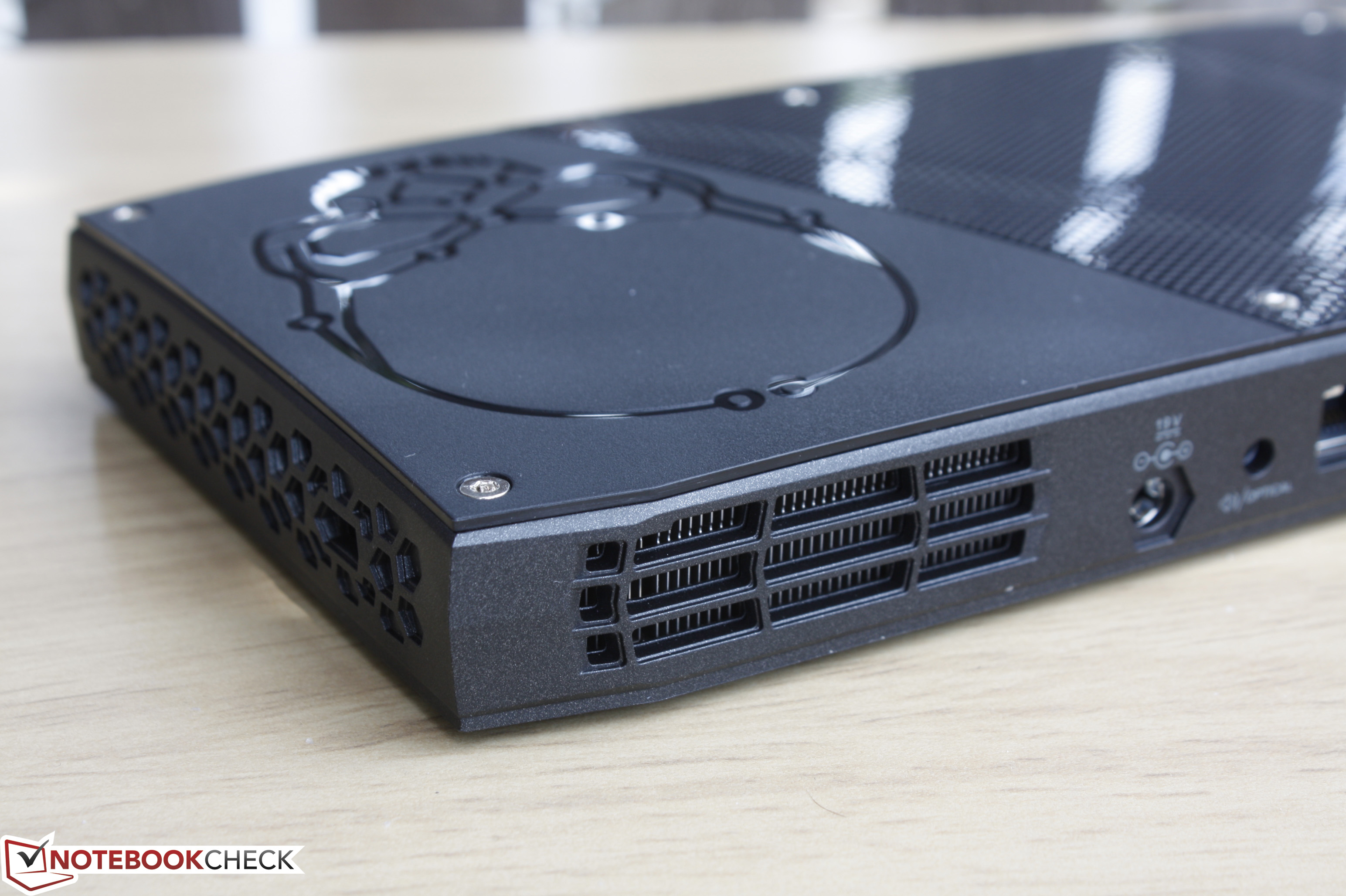 Intel Skull Canyon NUC6i7KYK Review - NotebookCheck.net Reviews