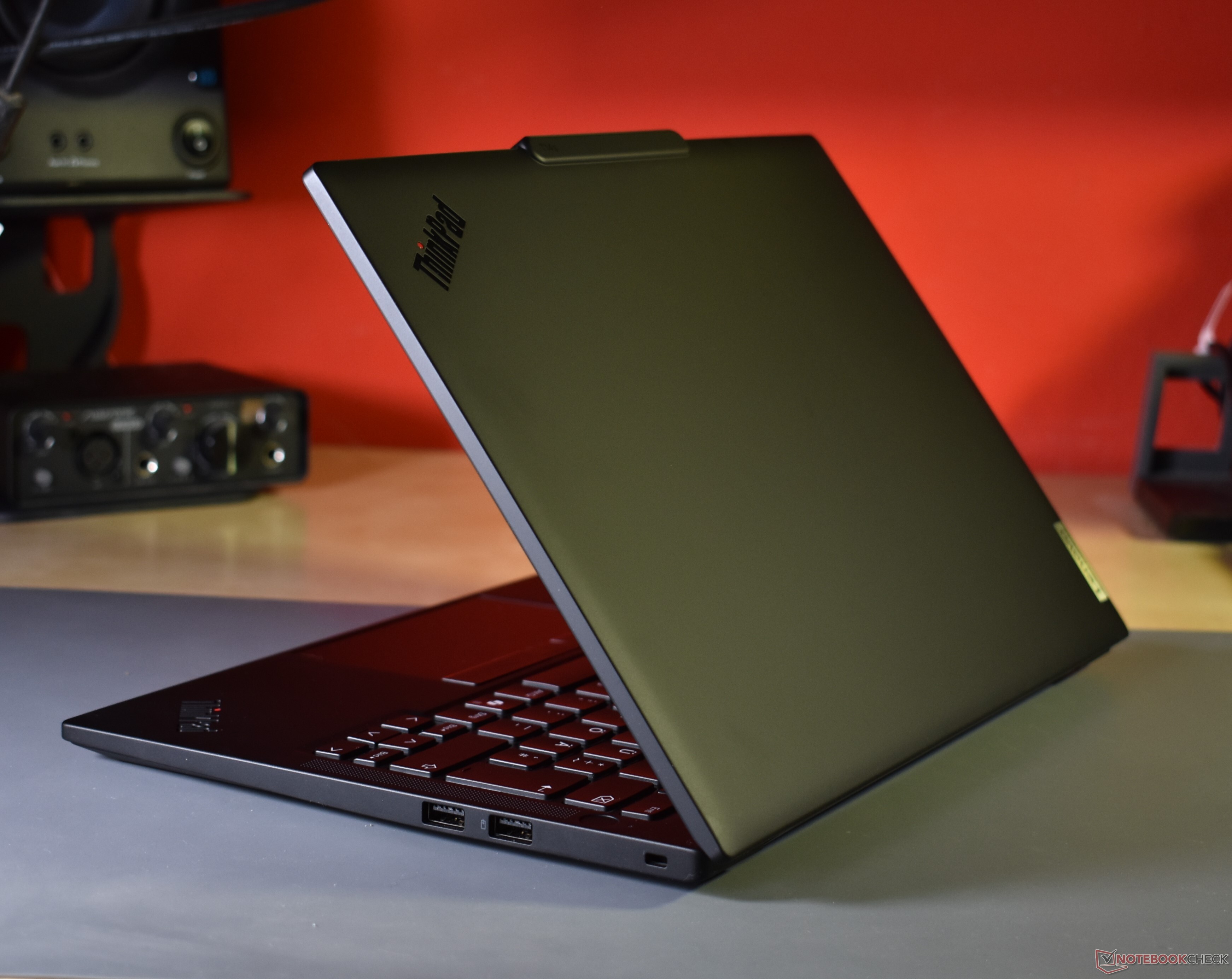 Lenovo ThinkPad T14s Gen 6: Qualcomm has the wrong focus with the ...