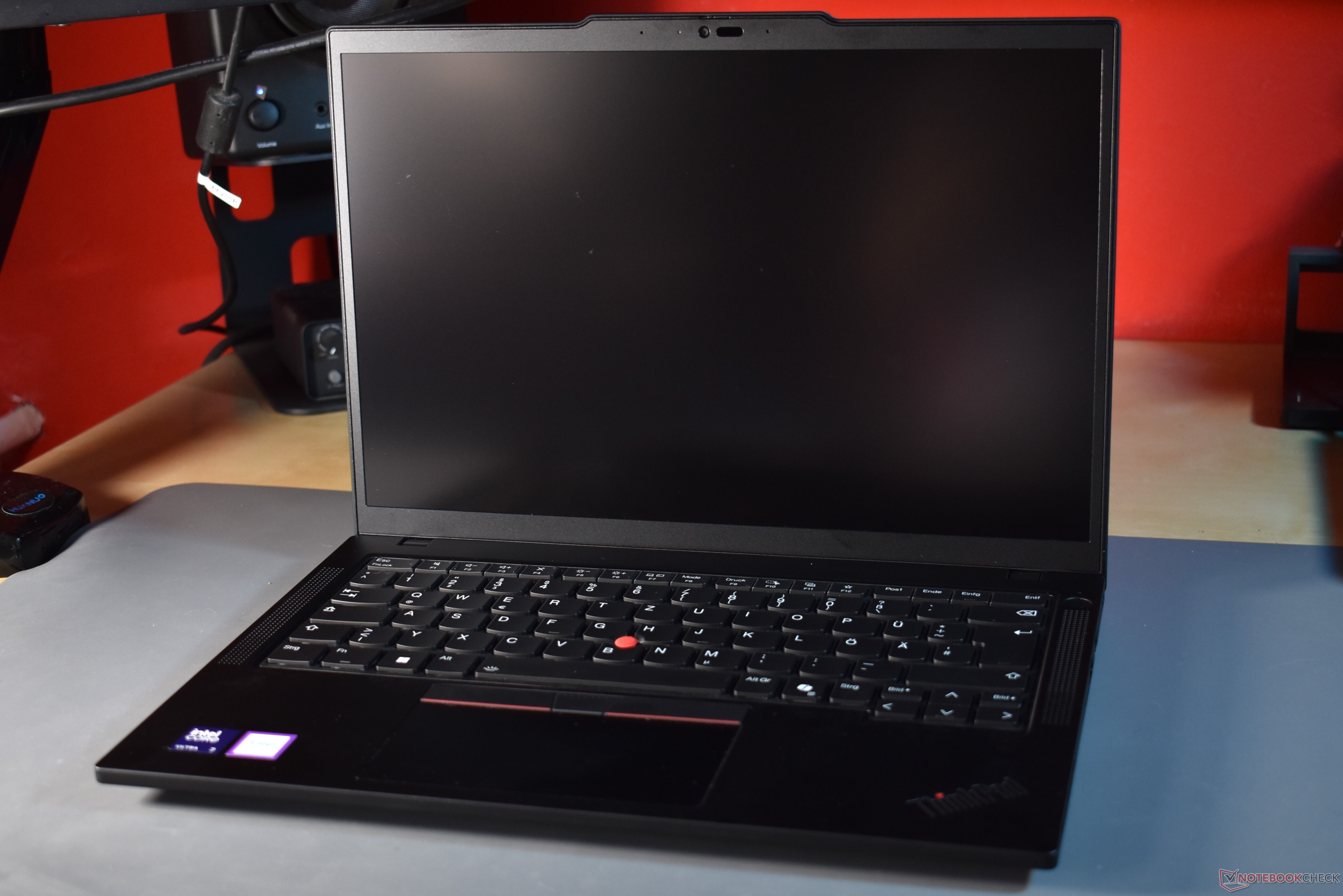 Lenovo ThinkPad T14 G5: A nearly perfect business laptop ...