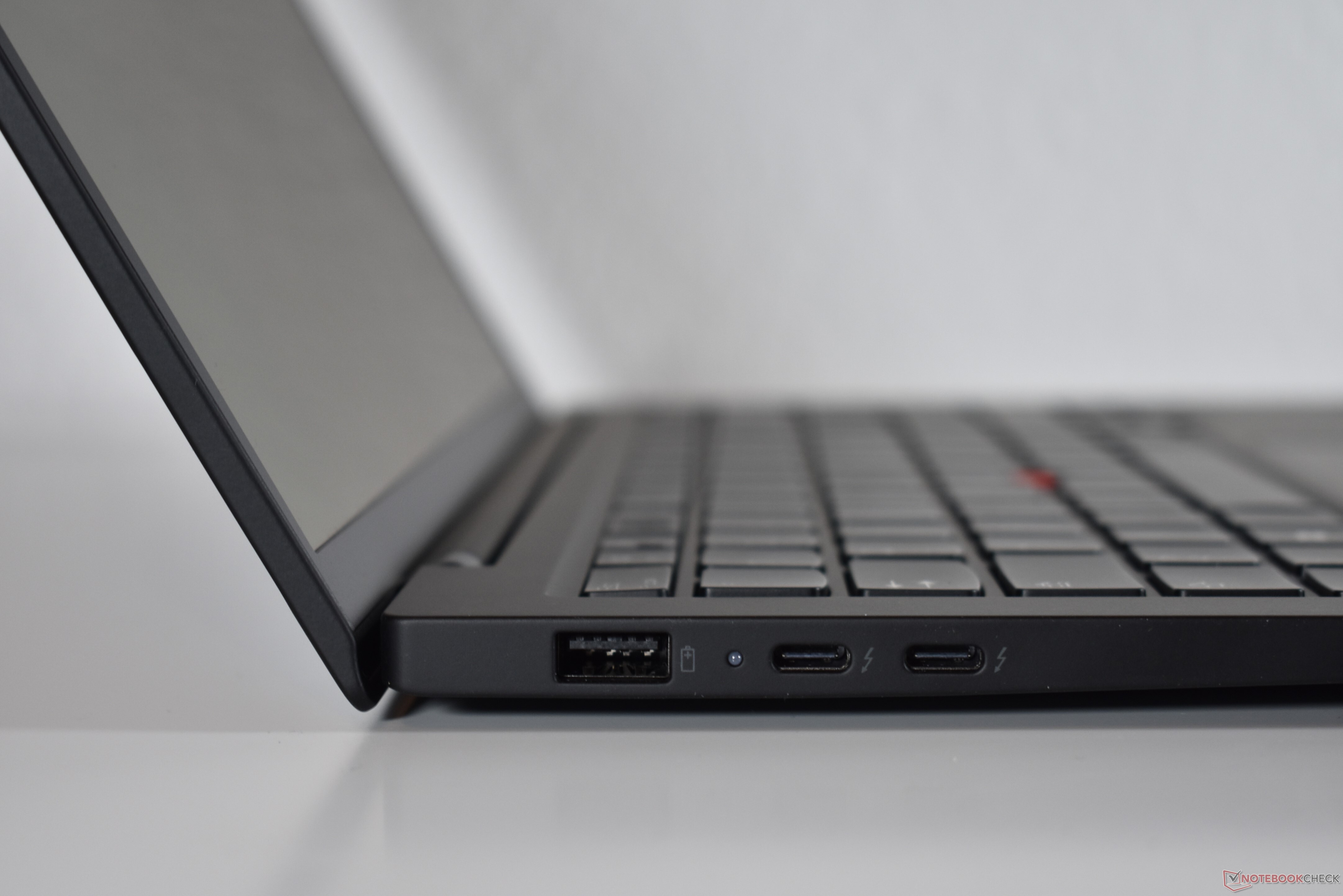 Finally good battery life with Intel: Lenovo ThinkPad X1 Carbon Gen 13 ...
