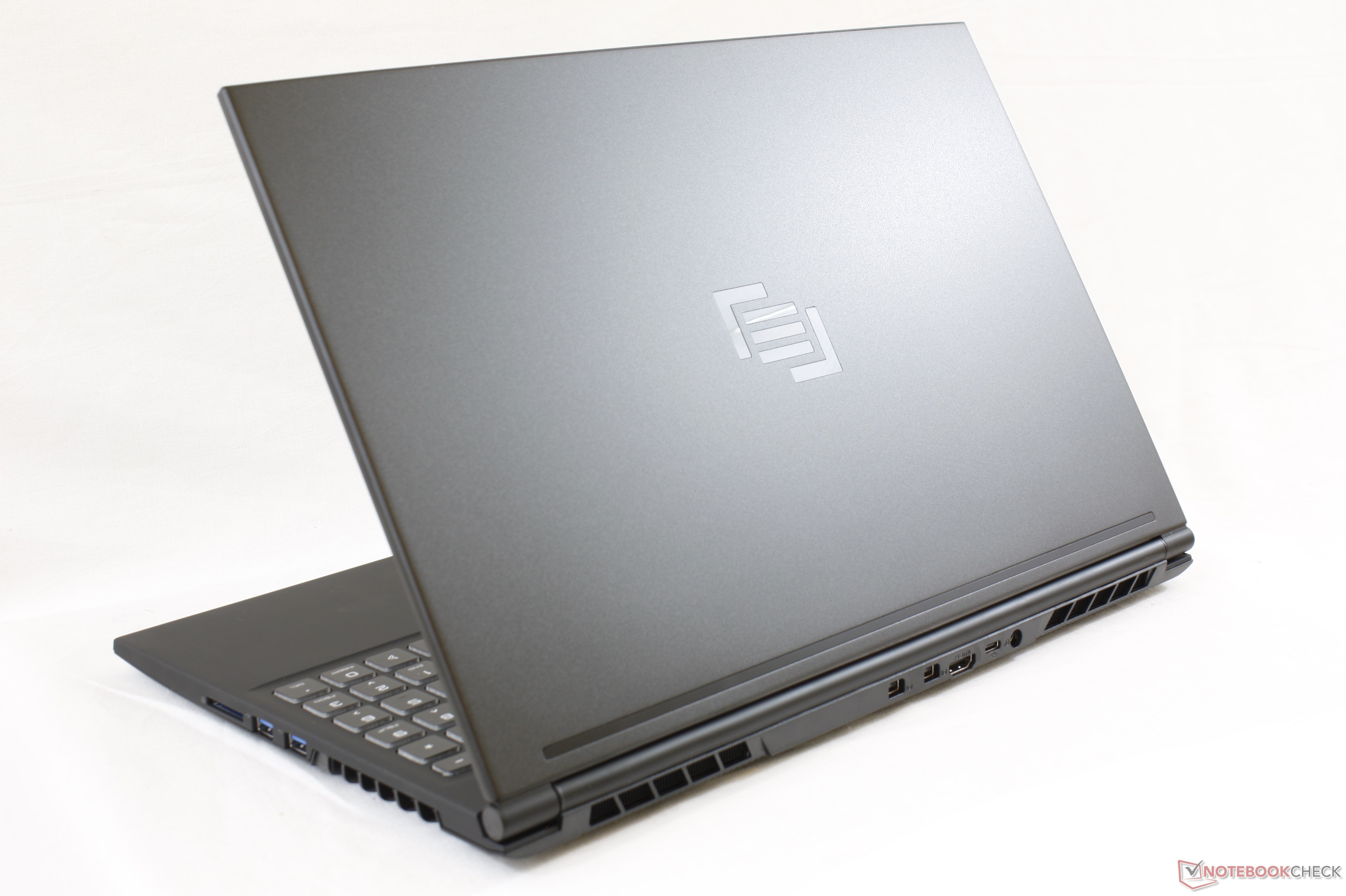 Maingear Vector 15 Laptop Review: Gaming All-rounder - NotebookCheck ...