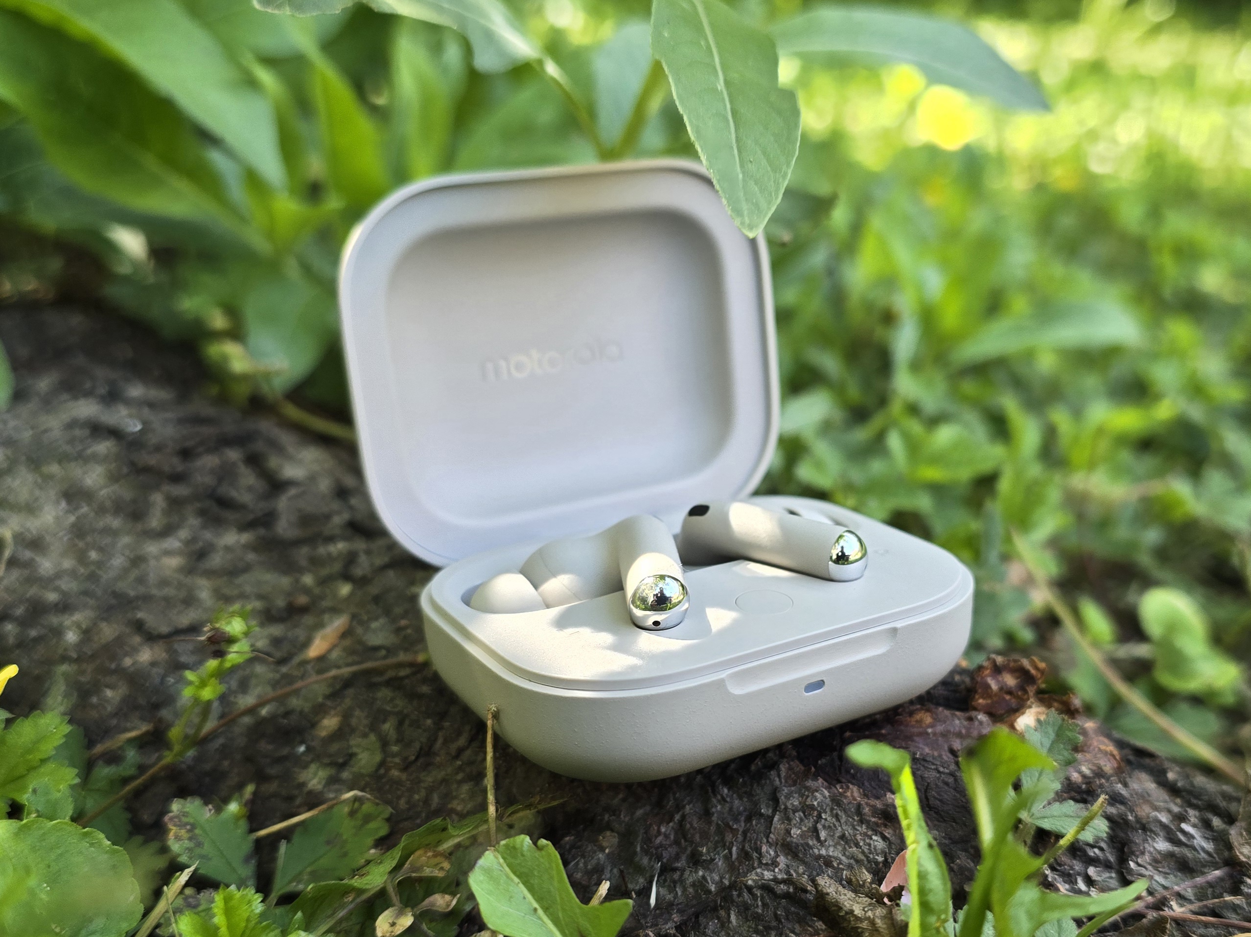 Motorola Moto Buds+ TWS review - The in-ear headphones with ANC, hi-res ...