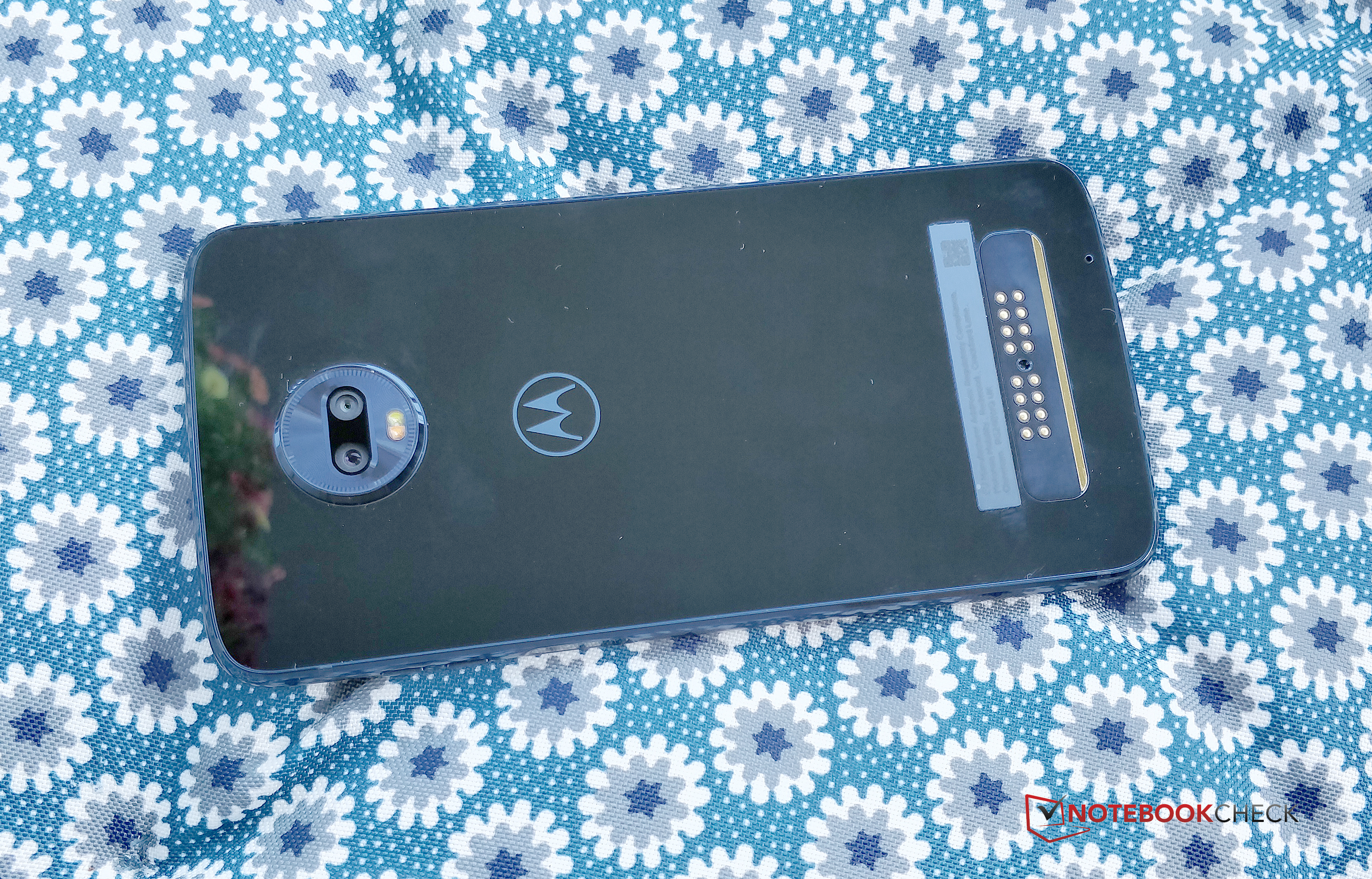 Motorola Moto Z3 Play Smartphone Review - NotebookCheck.net Reviews