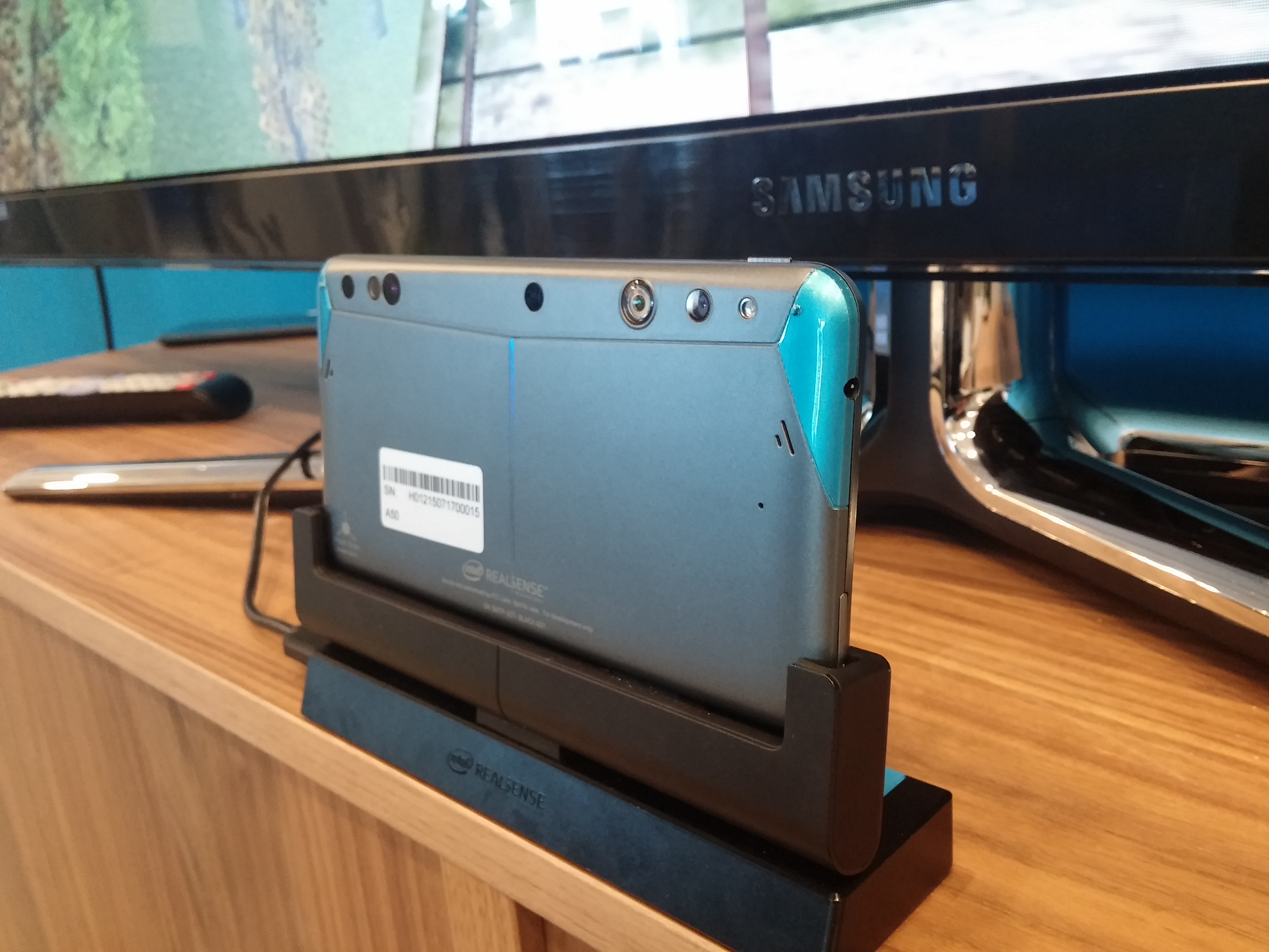 Intel reveals smartphone prototype with RealSense - Notebookcheck News