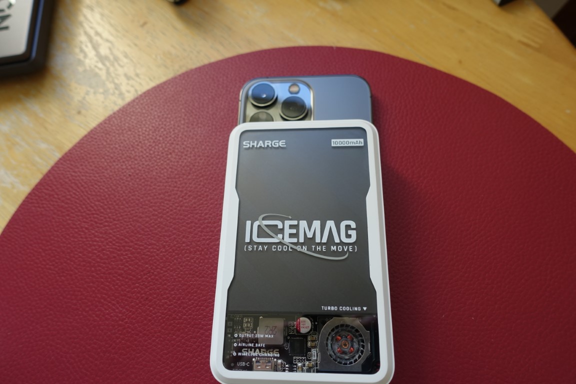Sharge ICEMAG wireless power bank hands-on review: Light up your new ...