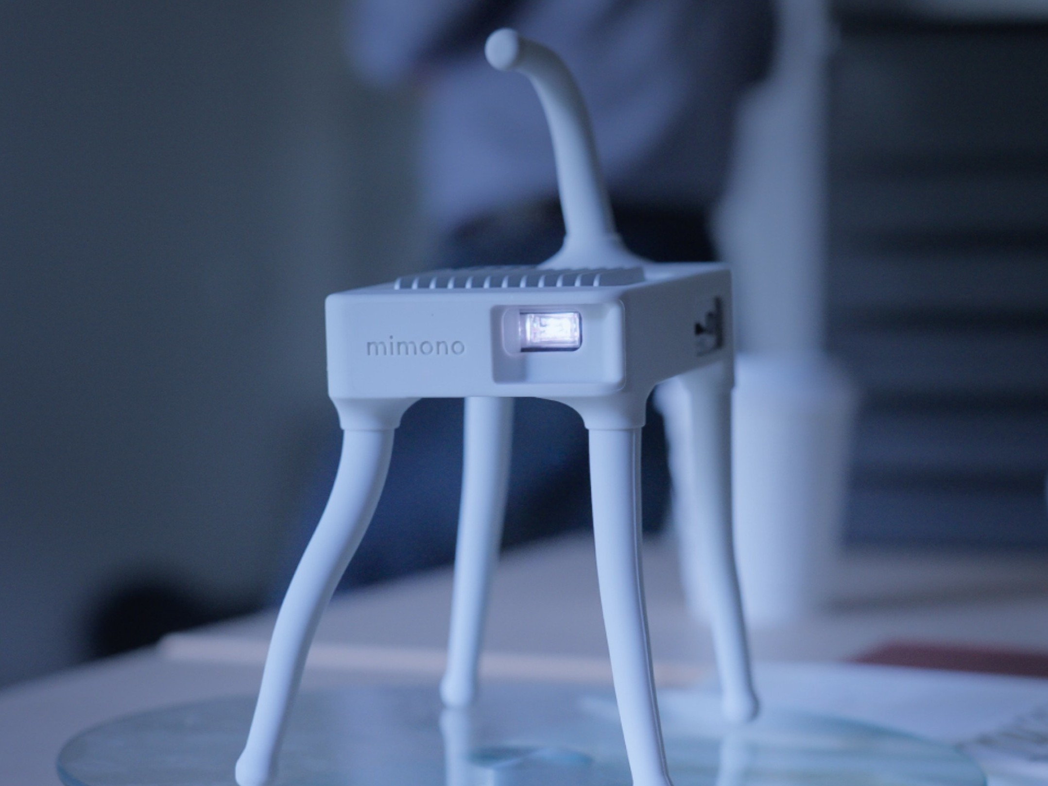 Tiny Mimono portable projector with legs and a tail is now crowdfunding ...