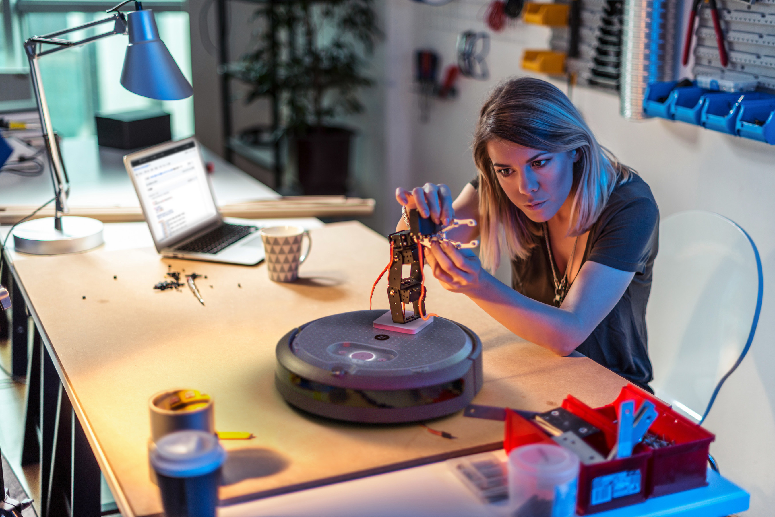 iRobot launches the Create 3 educational robot, based on the Roomba i3 series - NotebookCheck ...