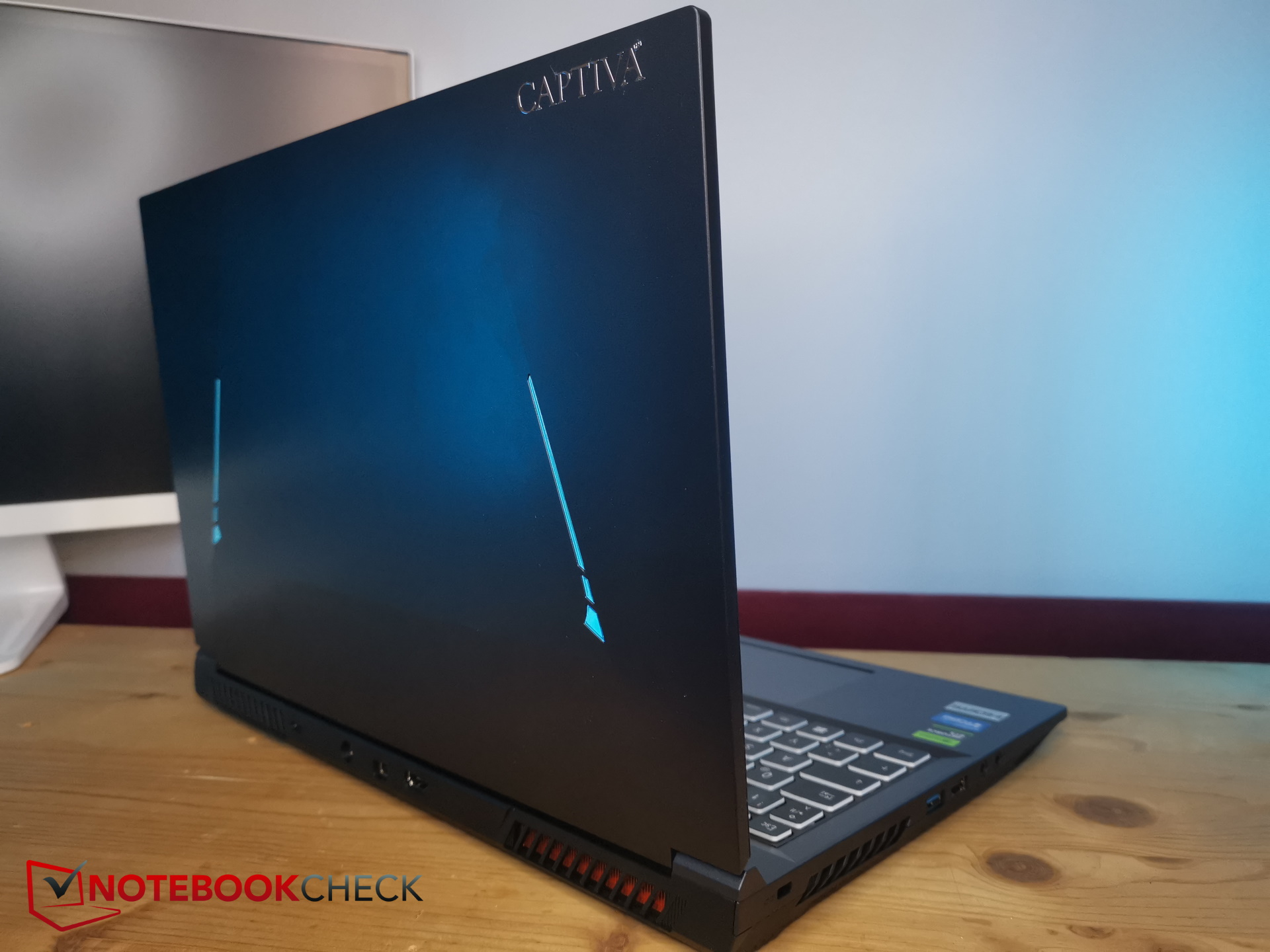 Captiva gaming laptop review: German distribution with unnecessary ...