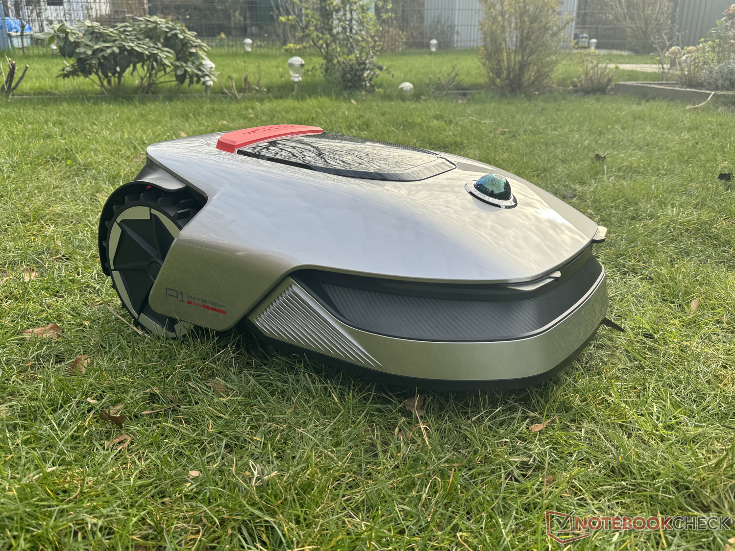 Dreame A1 in review: Wireless robot lawnmower in Porsche design relies ...
