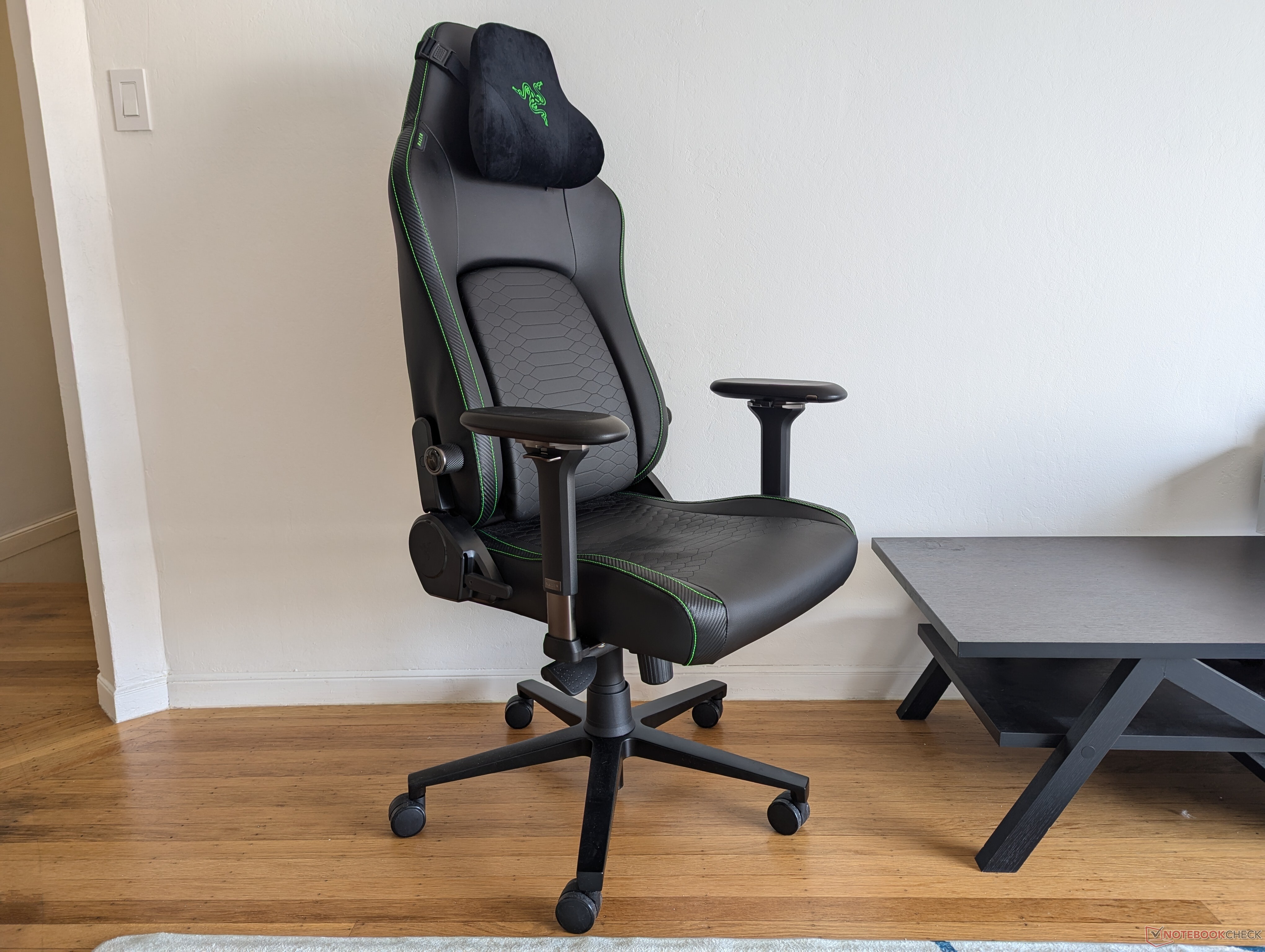 Razer Iskur v2 is the gaming chair that’s not just for gamers ...