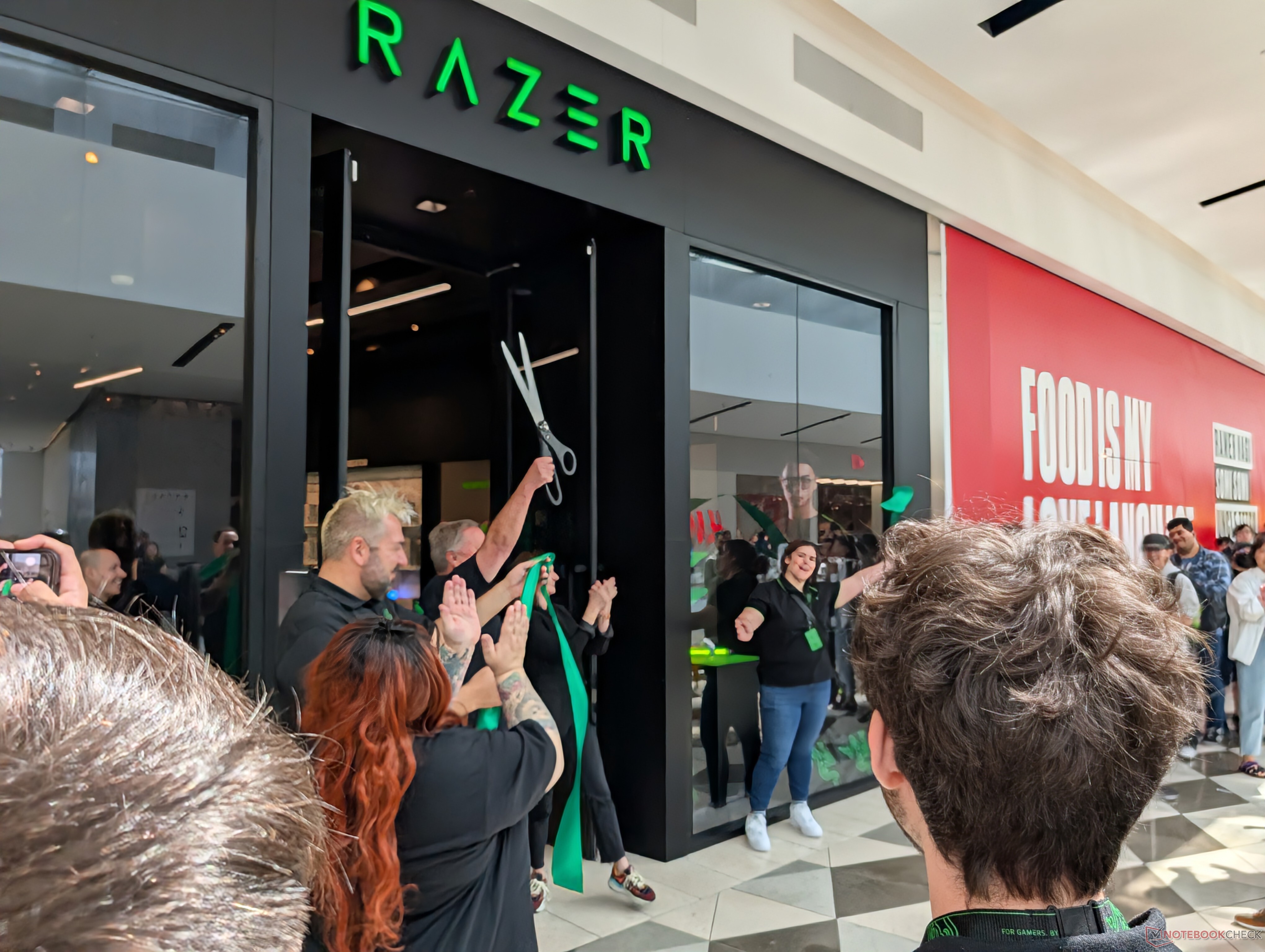Razer opens new store in Silicon Valley. We went to its grand opening ...