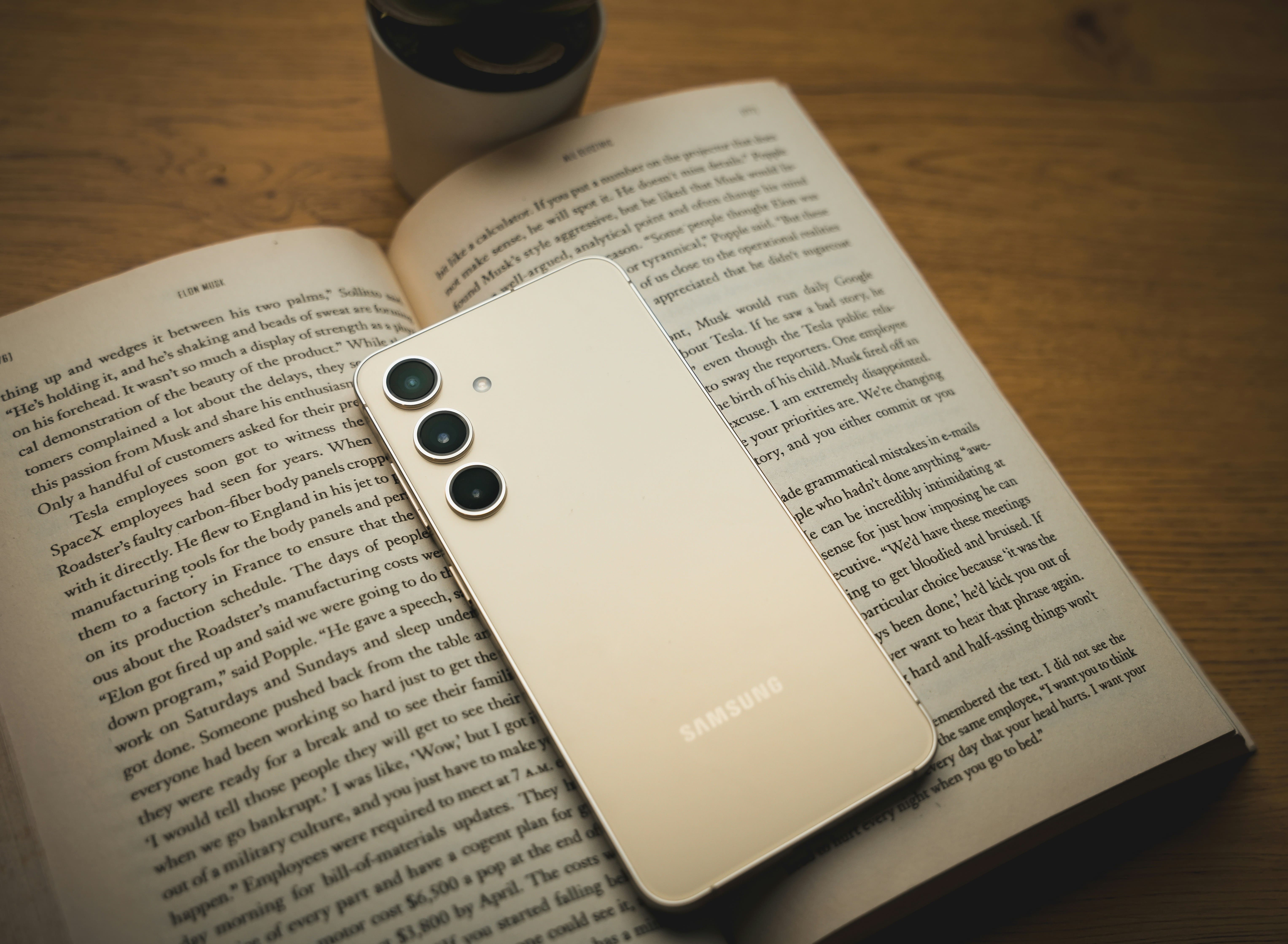 Galaxy S24 helps Samsung snatch US market share in Q1'24 as Apple ...
