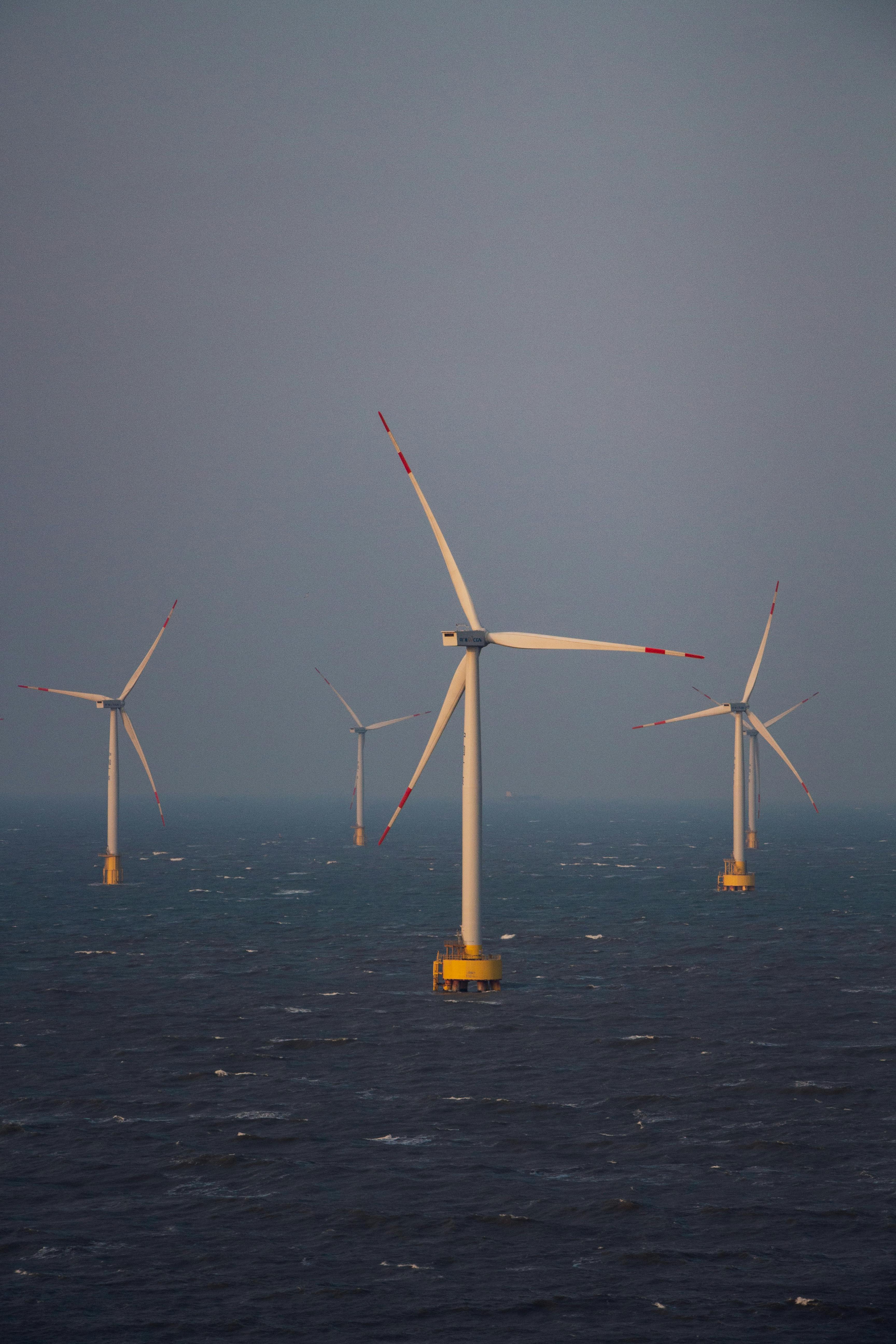 Google signs first offshore wind agreement to power data centers ...