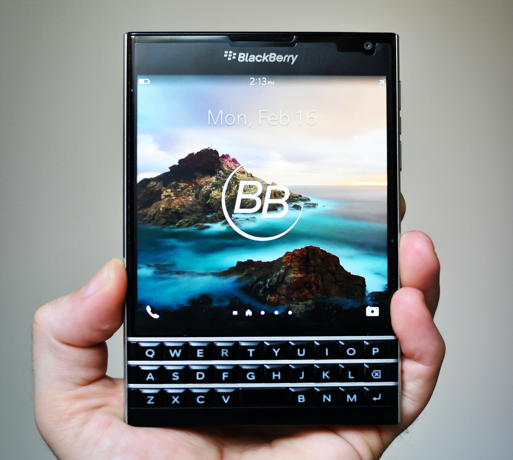 BlackBerry Passport with square screen and keyboard turns into Android ...
