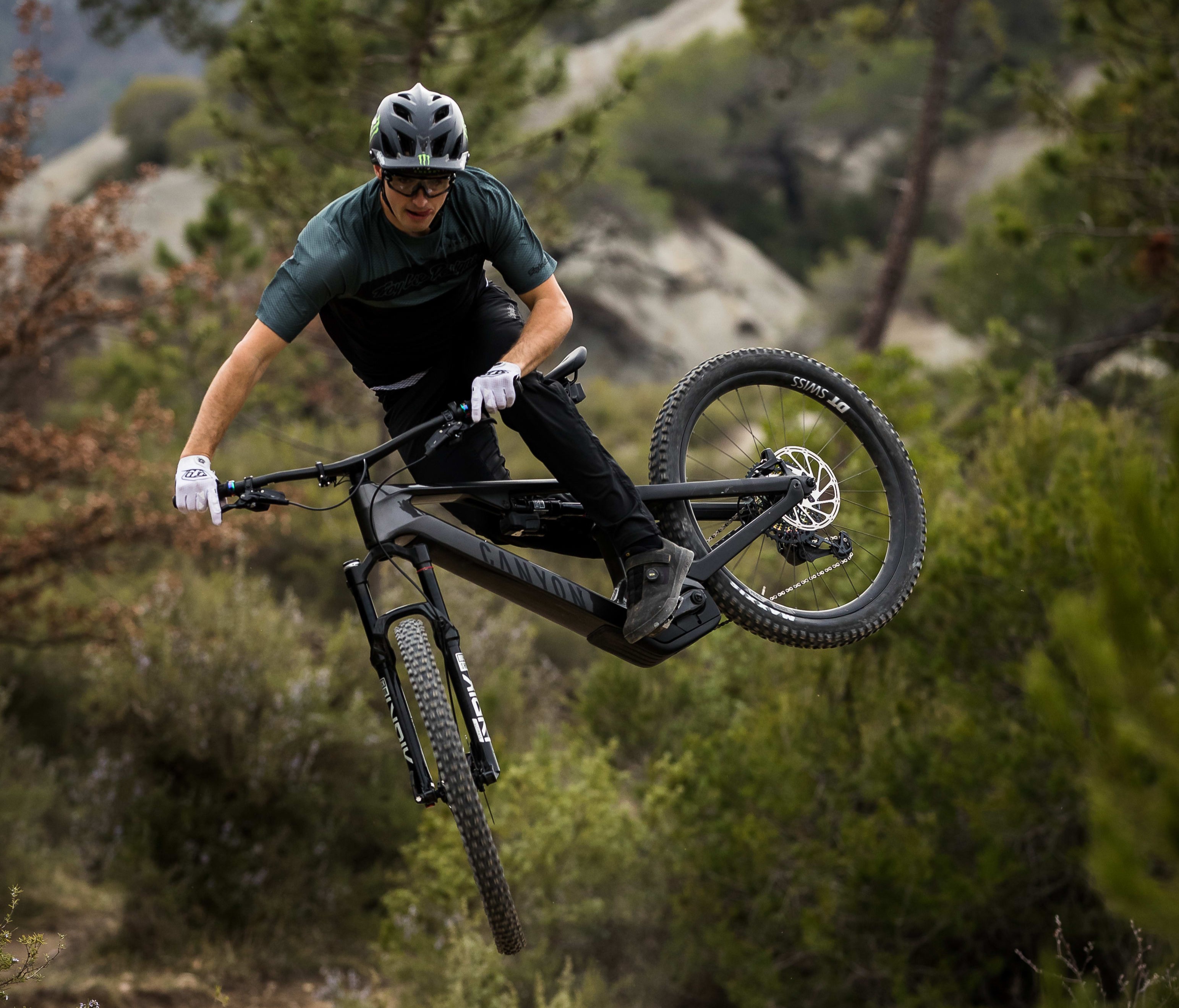 Canyon unveils two new high-performance e-bikes with carbon frames and ...