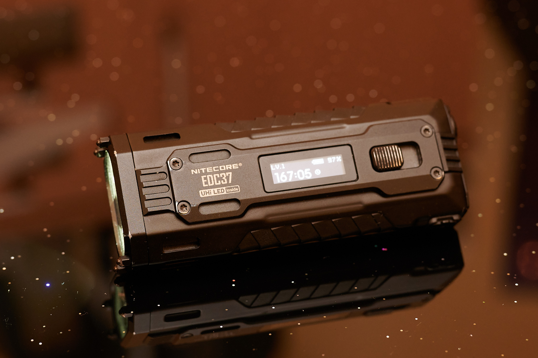 Nitecore EDC37 long-term review: Bright flashlight has a practical OLED ...