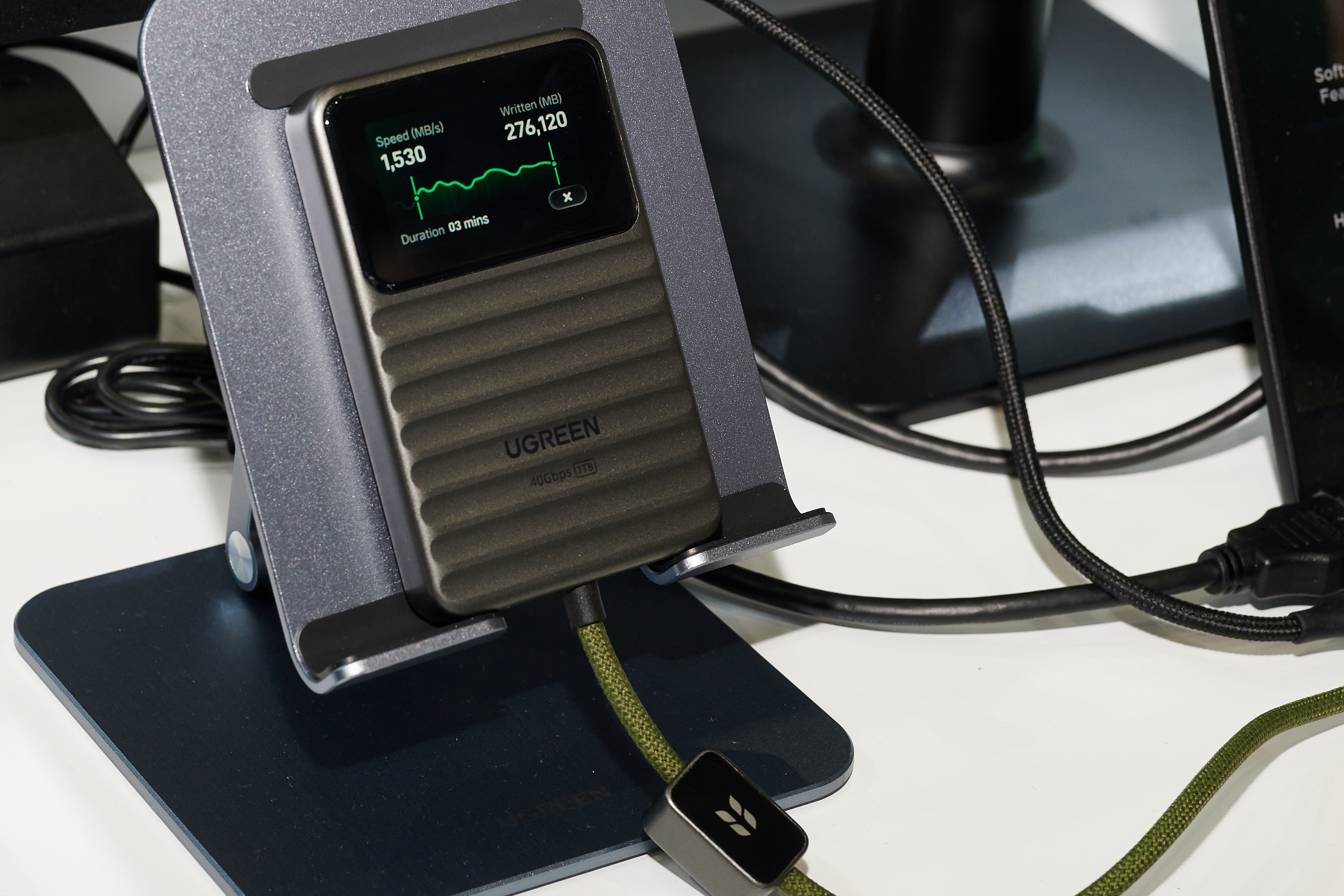 Ugreen Neodrive Go 40s: SSD with touchscreen offers password protection ...