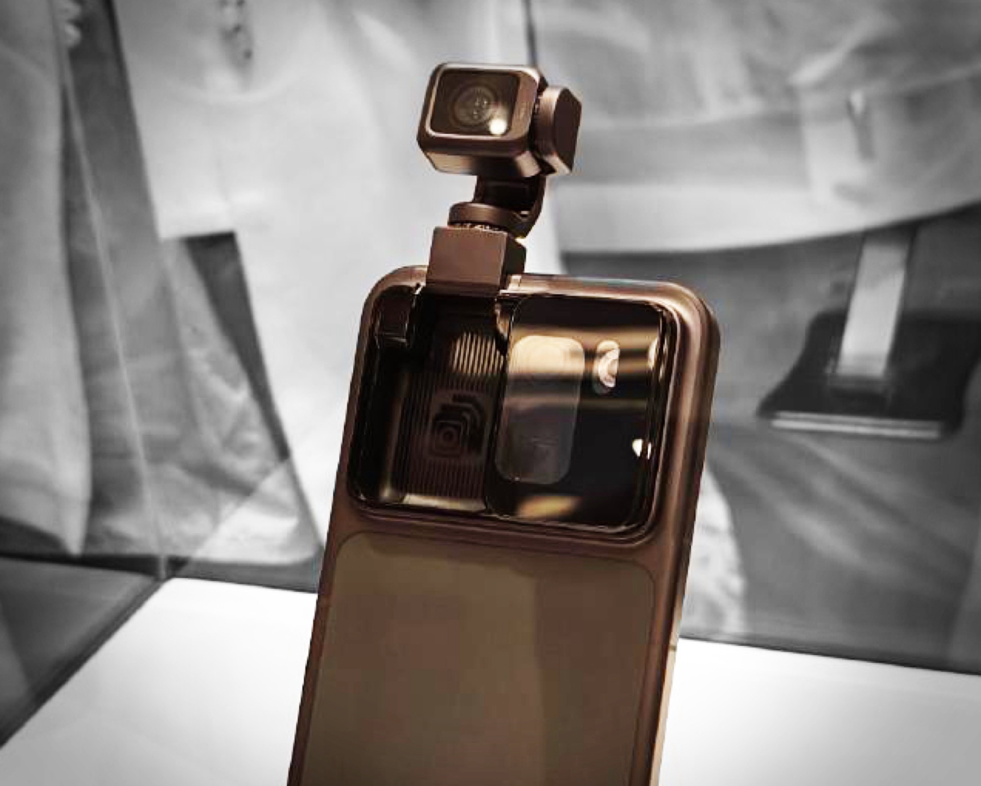 Honor Robot Phone with gimbal camera on robot arm shows up in hands-on ...