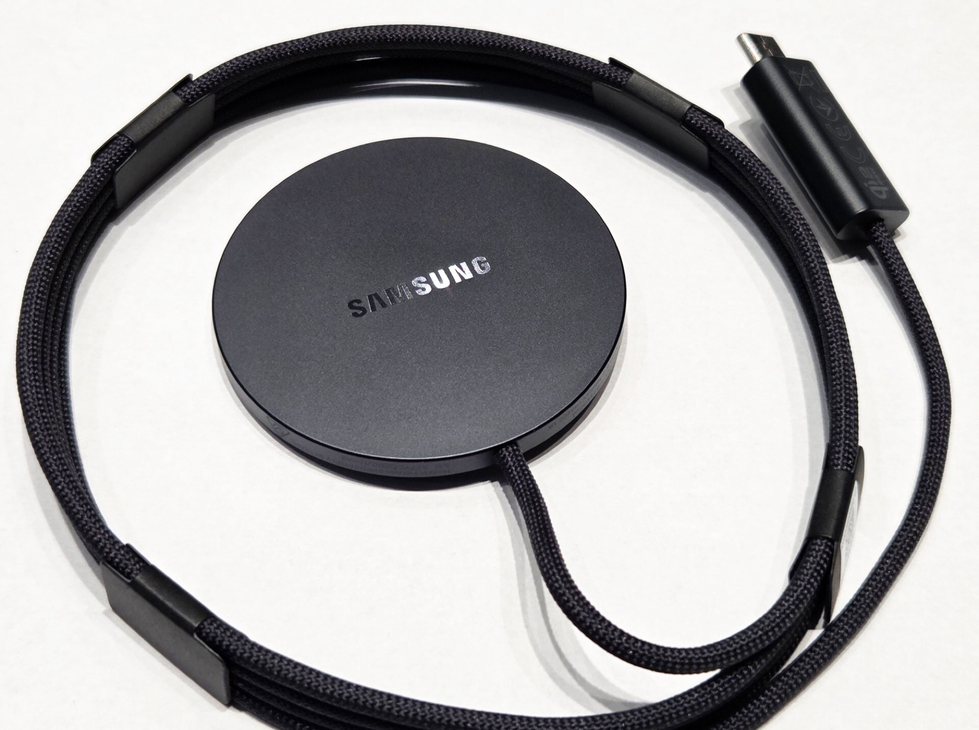 Leak shows official Samsung Galaxy S26 Ultra Qi2 charger with ...