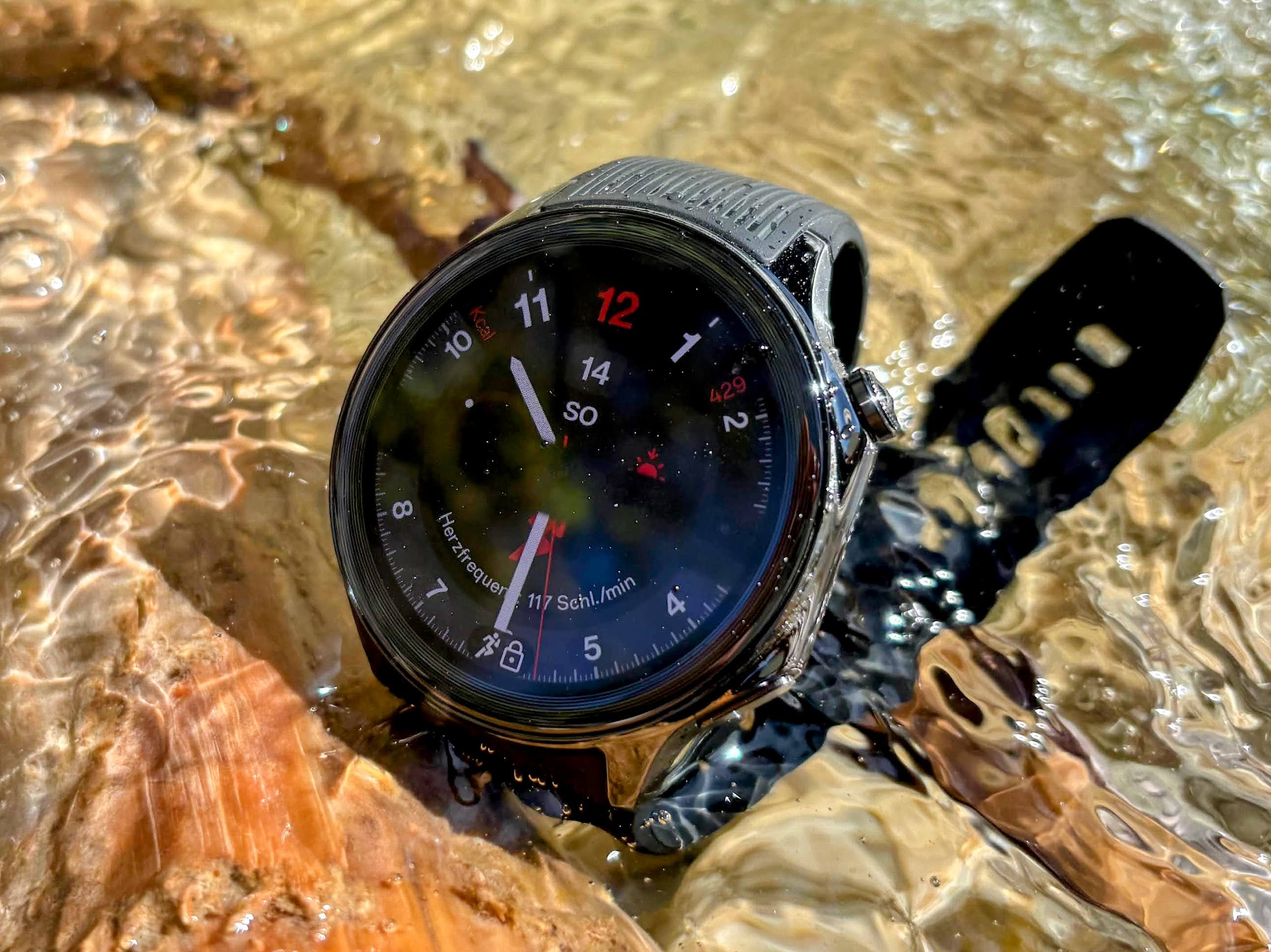 OnePlus Watch 2 Smartwatch review - Battery-hero despite WearOS ...