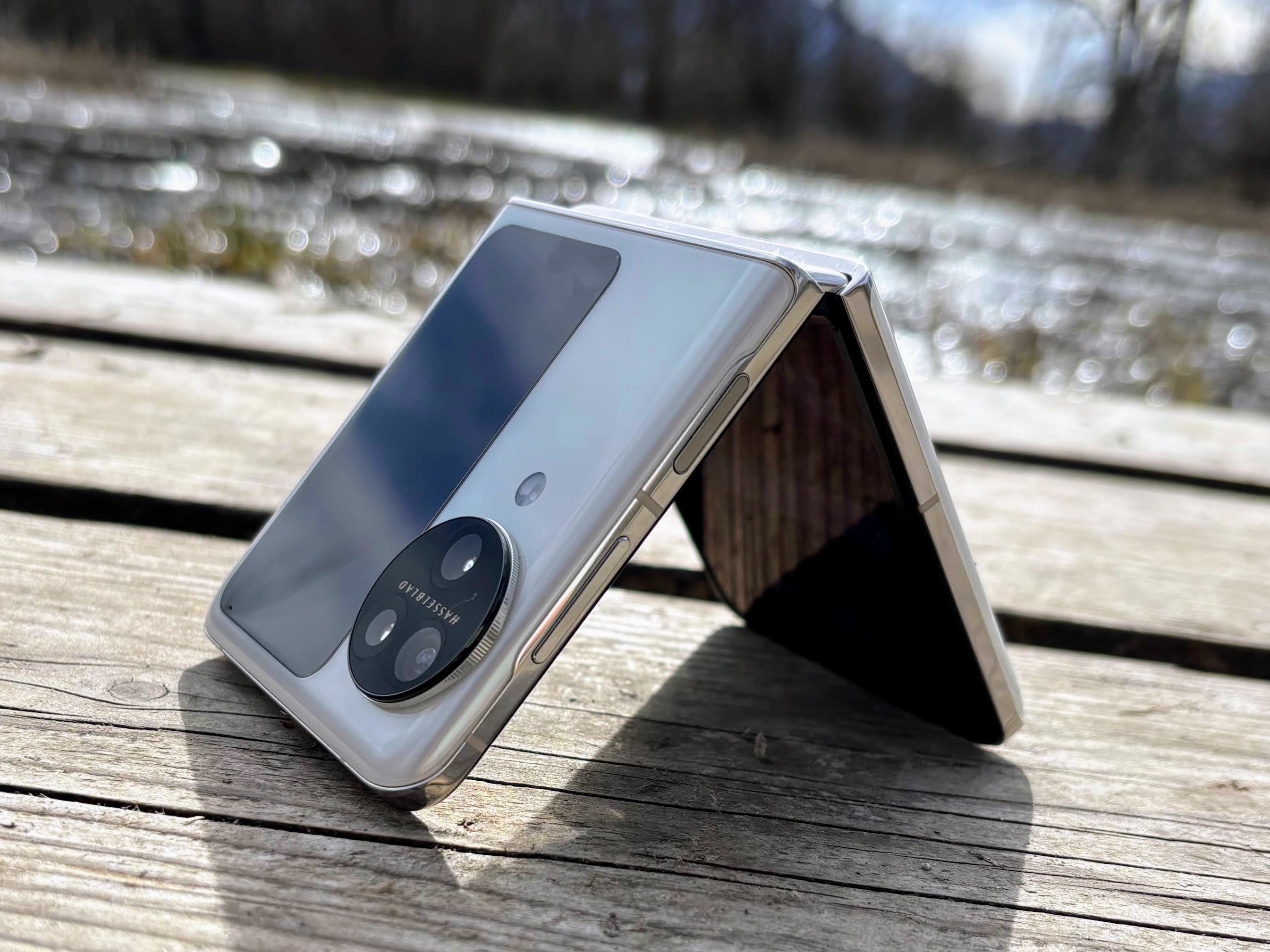 Oppo Find N3 Flip Smartphone review - Foldable with triple camera - NotebookCheck.net Reviews