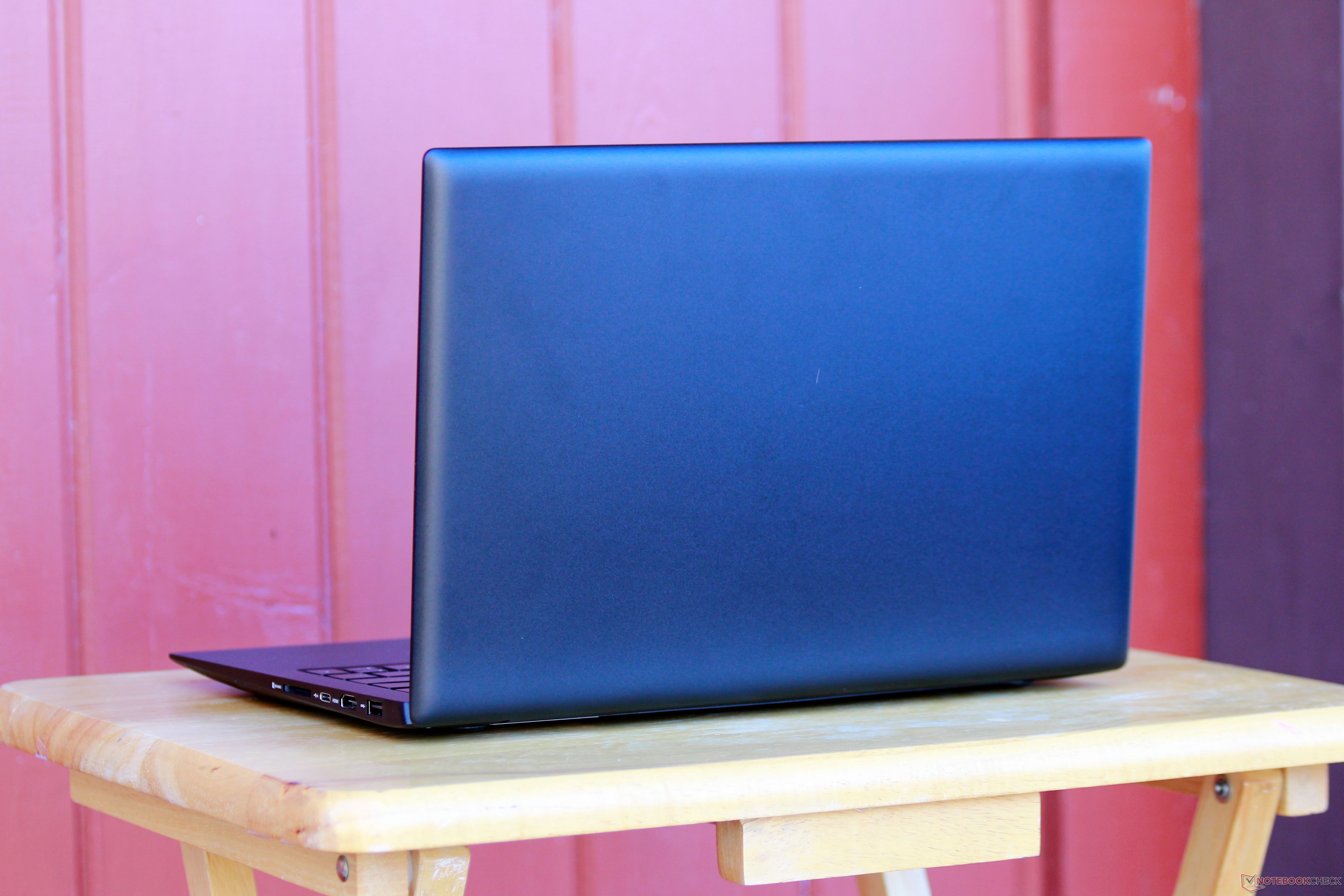 Purism Librem 13 v3 Laptop Review - NotebookCheck.net Reviews