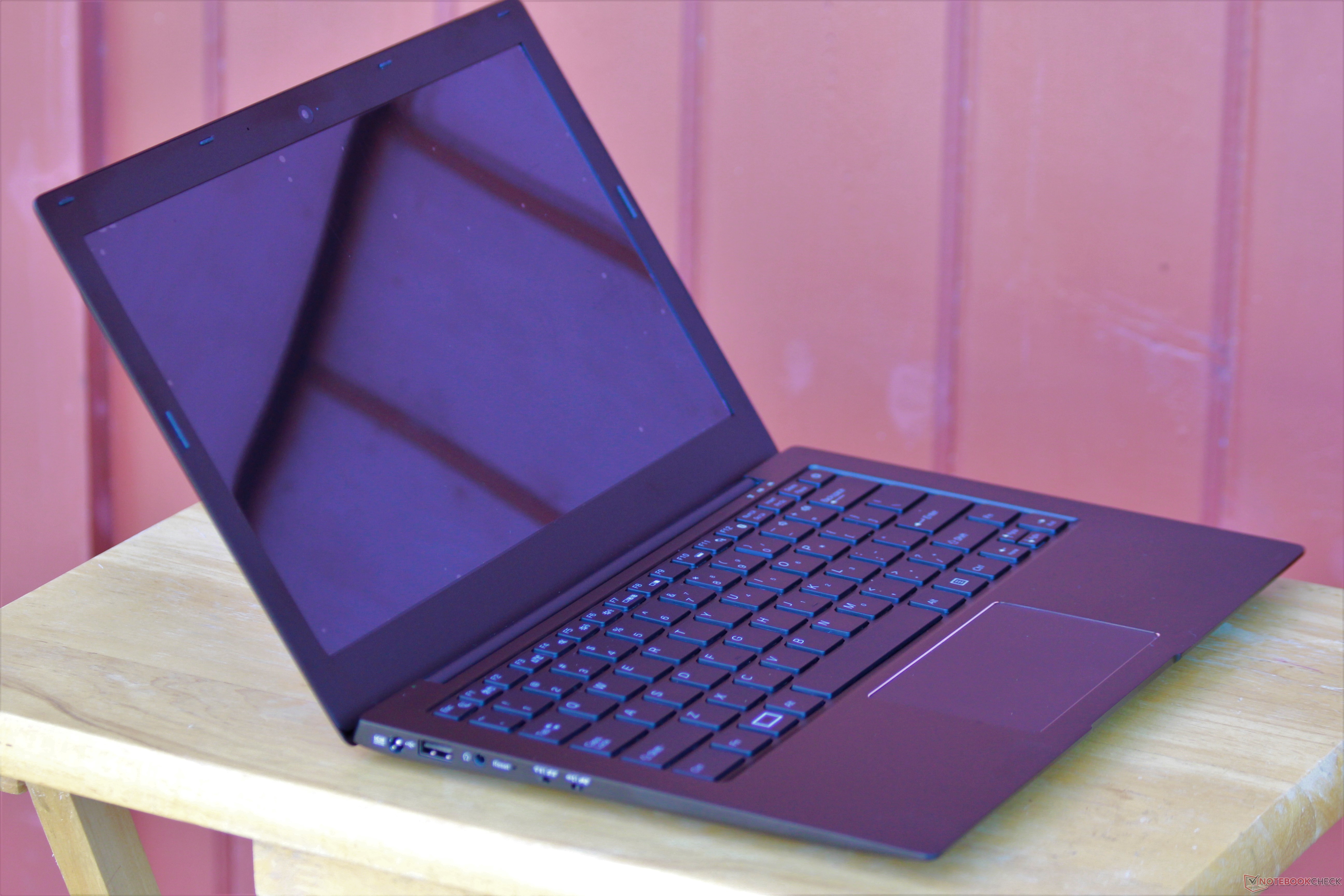 Purism Librem 13 v3 Laptop Review - NotebookCheck.net Reviews