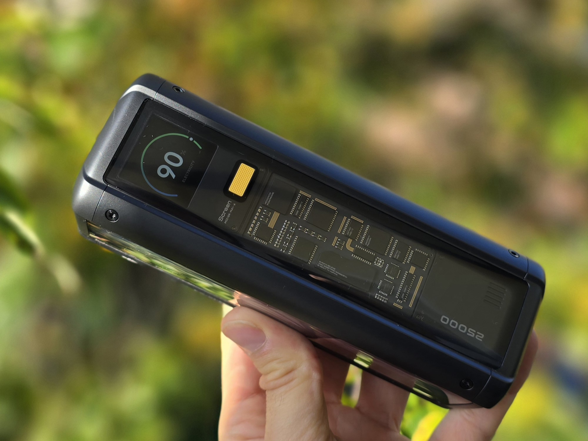 Semi-transparent Xiaomi power bank with up to 212 watts and a color display | Practical review ...