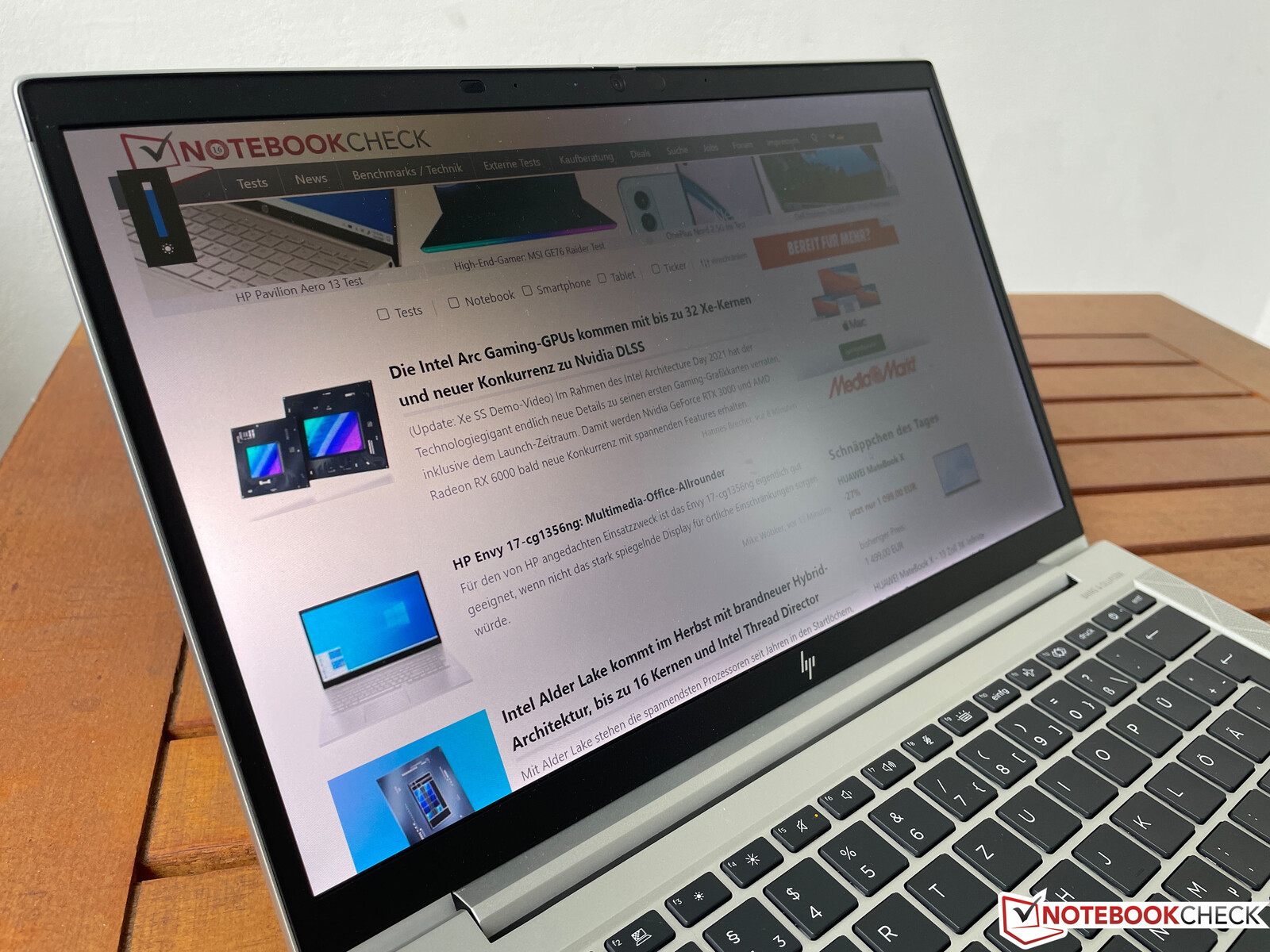 HP EliteBook 830 G8 business laptop in review: The 1,000-nit SureView ...