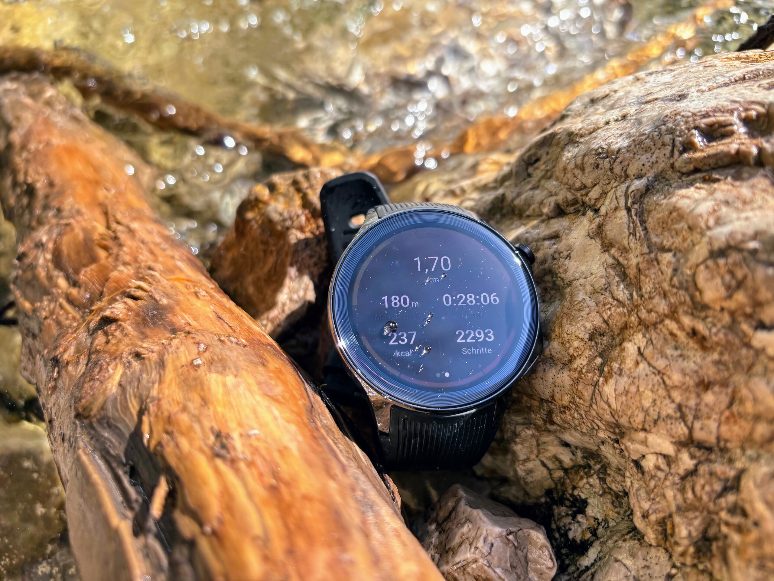 OnePlus Watch 2 Smartwatch review - Battery-hero despite WearOS ...