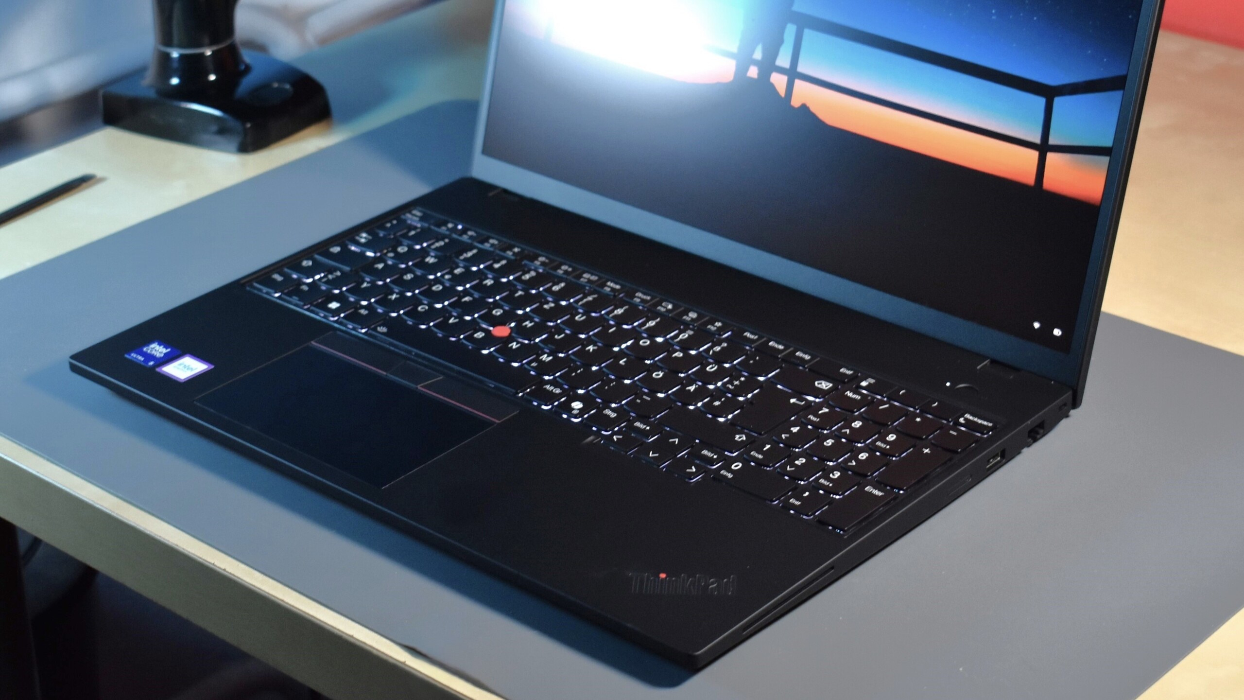 Lenovo ThinkPad T16 Gen 3 laptop in review: Big screen, big Lenovo ThinkPad T16 Gen 3 laptop in review: Big screen, big